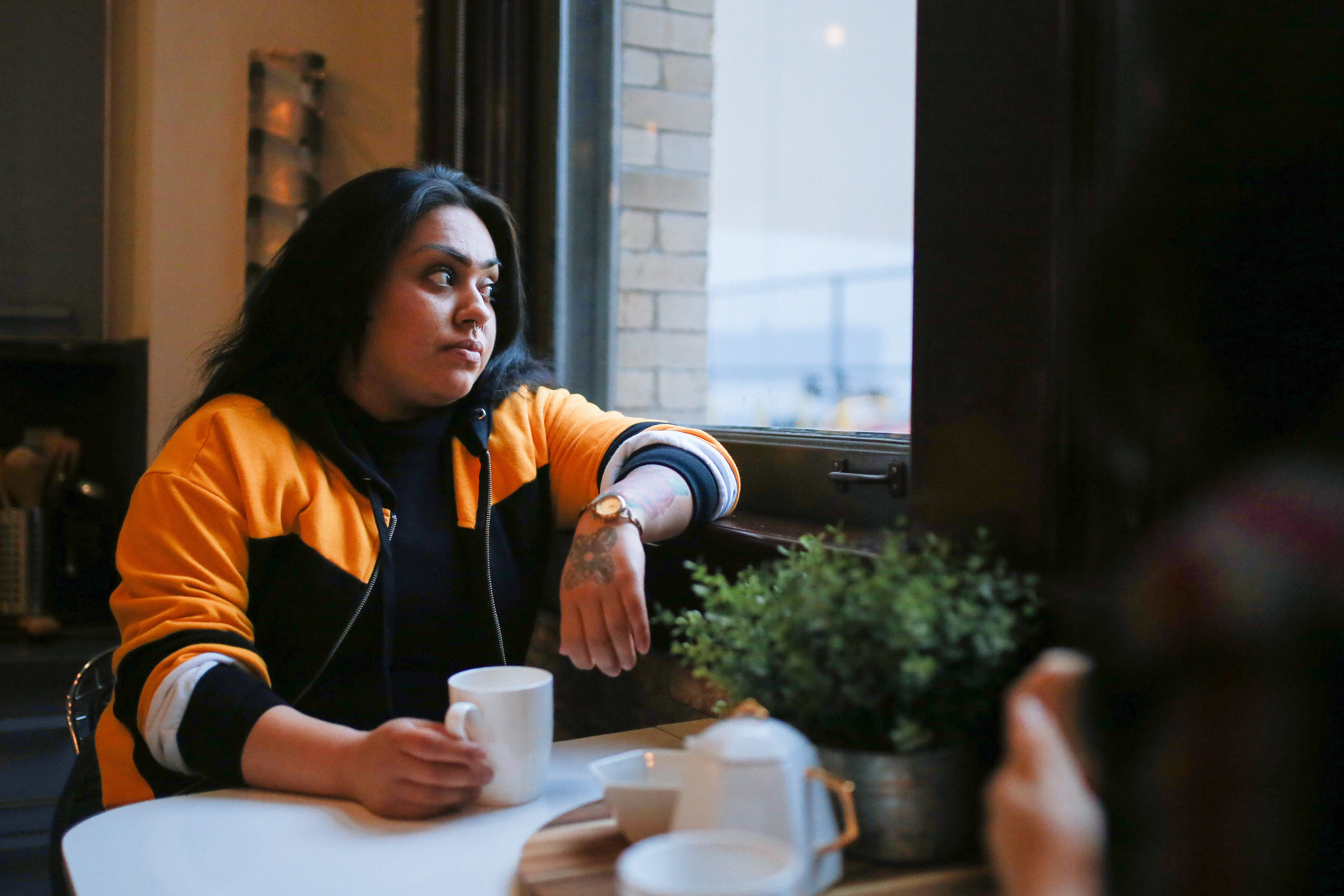 3 Signs Your Friends Dislike Your Partner & What You Can Do About It
