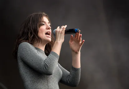 Lorde Delayed Her New Album After The "Indescribably Painful" Loss Of ...