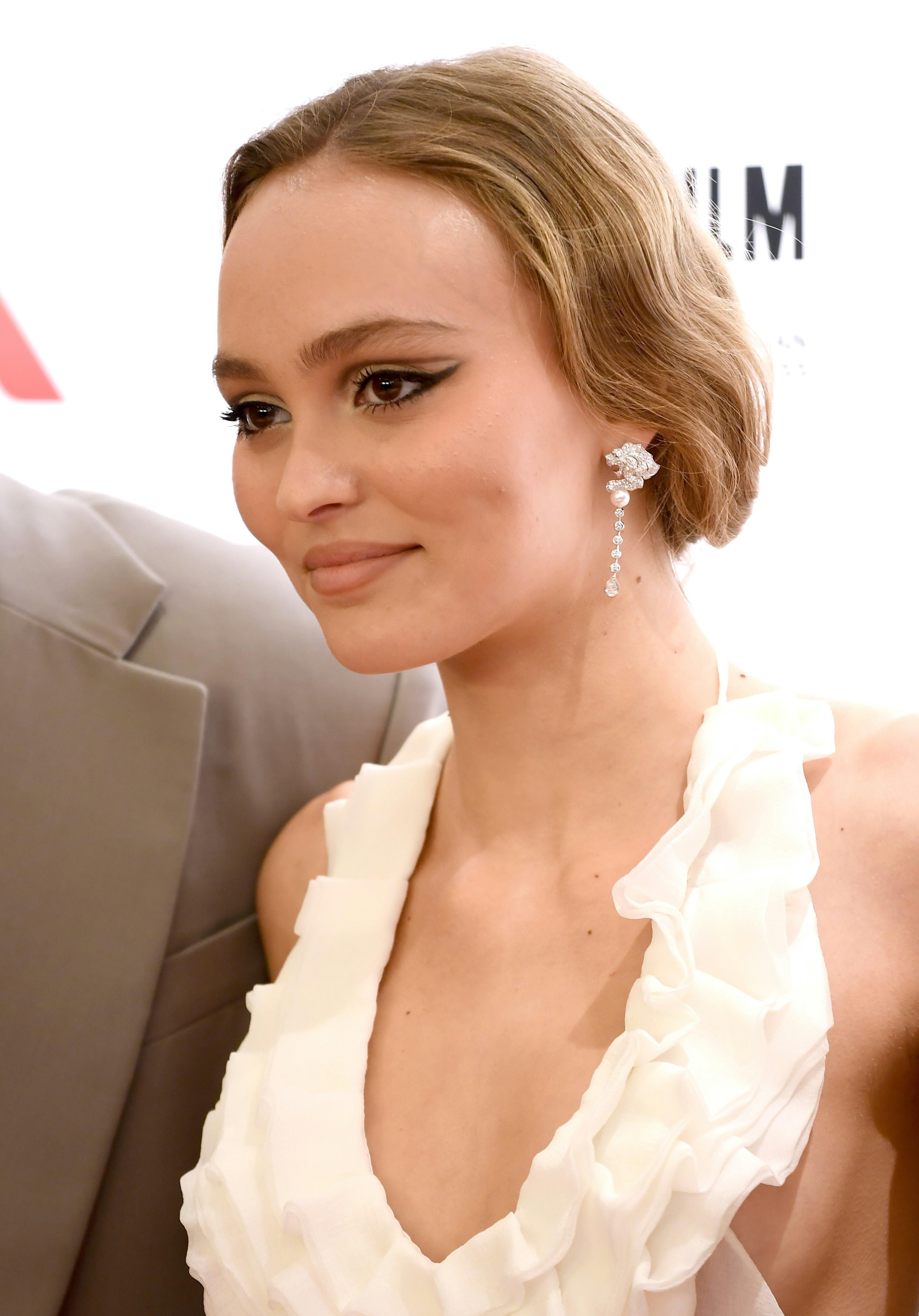 30 Holiday Party Makeup Ideas To Steal From Celebs