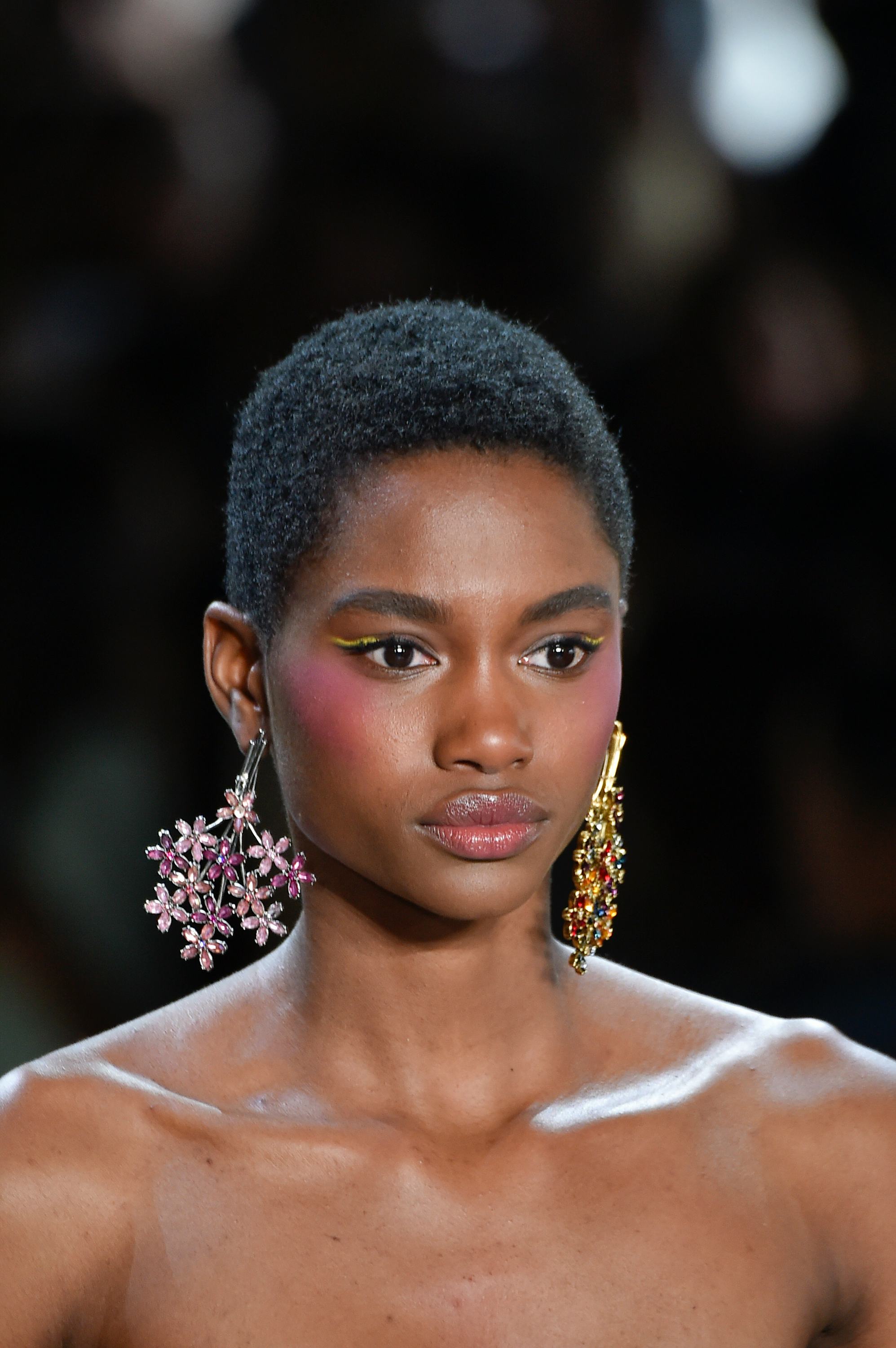 The 2020 Makeup Trends For Minimalists Maximalists Everyone In Between