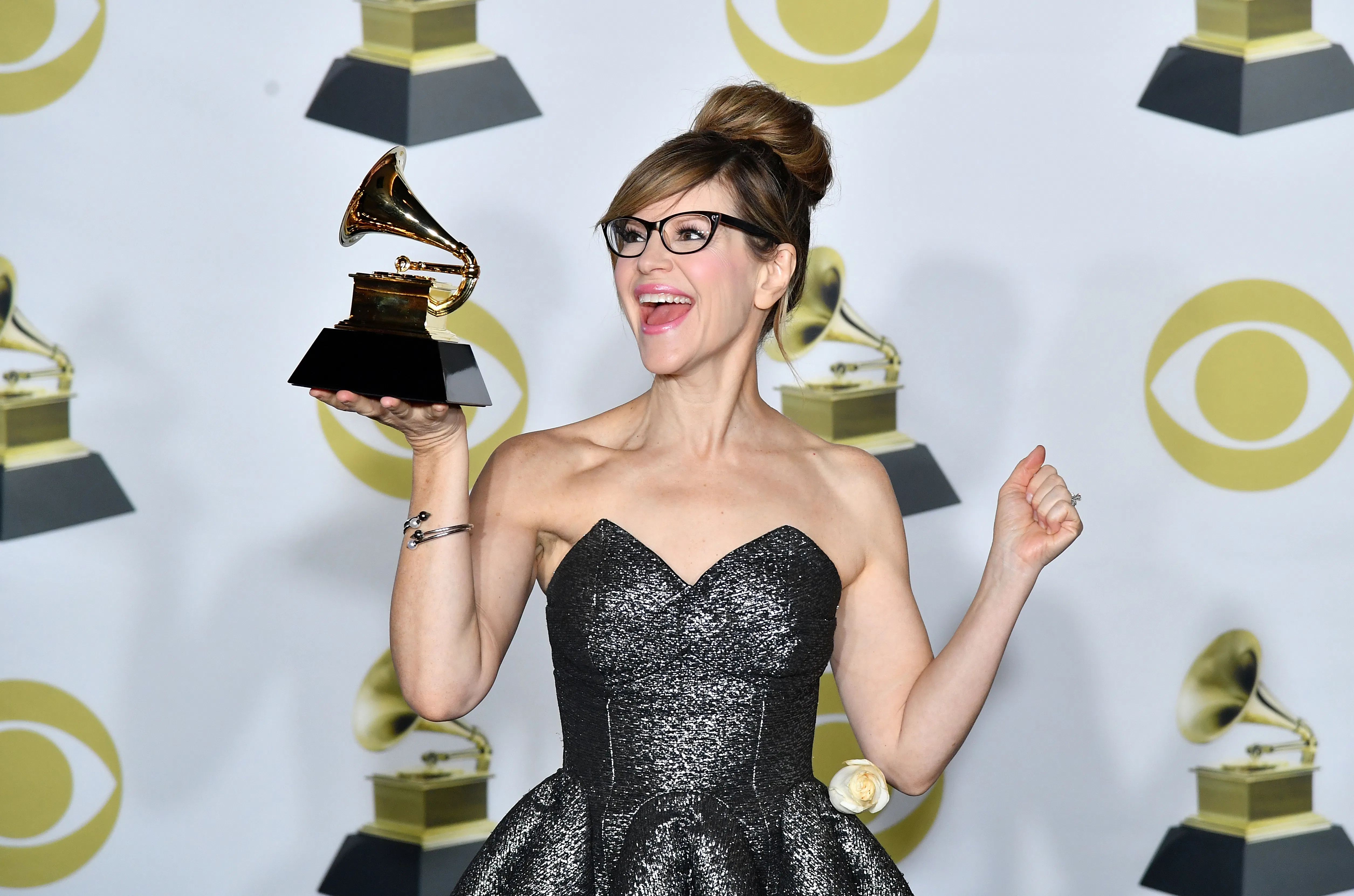 Lisa Loeb’s 'Fuller House' Season 5 Cameo Is Great Promo For Her New Album