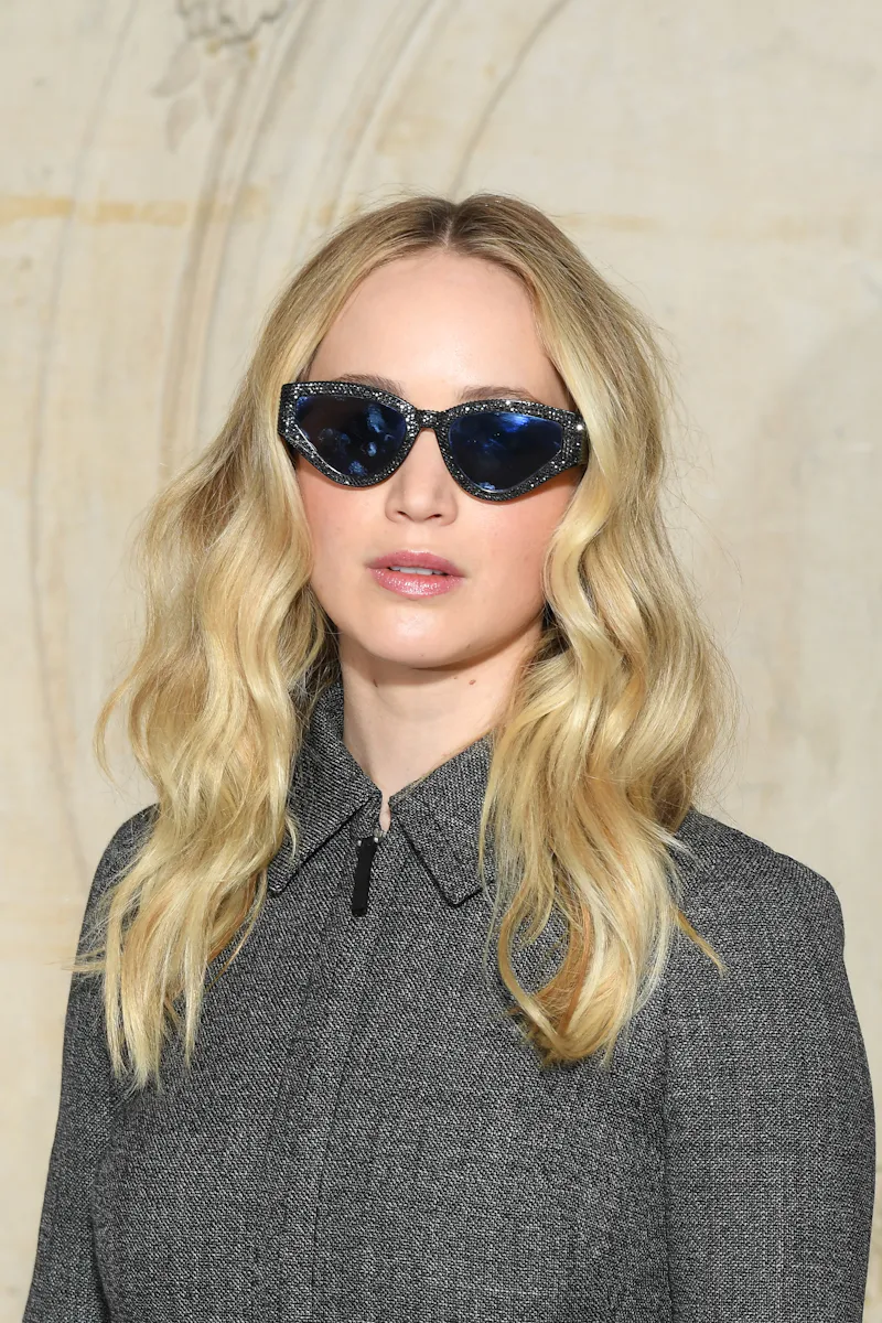 Photos Of Jennifer Lawrence's Engagement Ring Are Finally Here & The ...