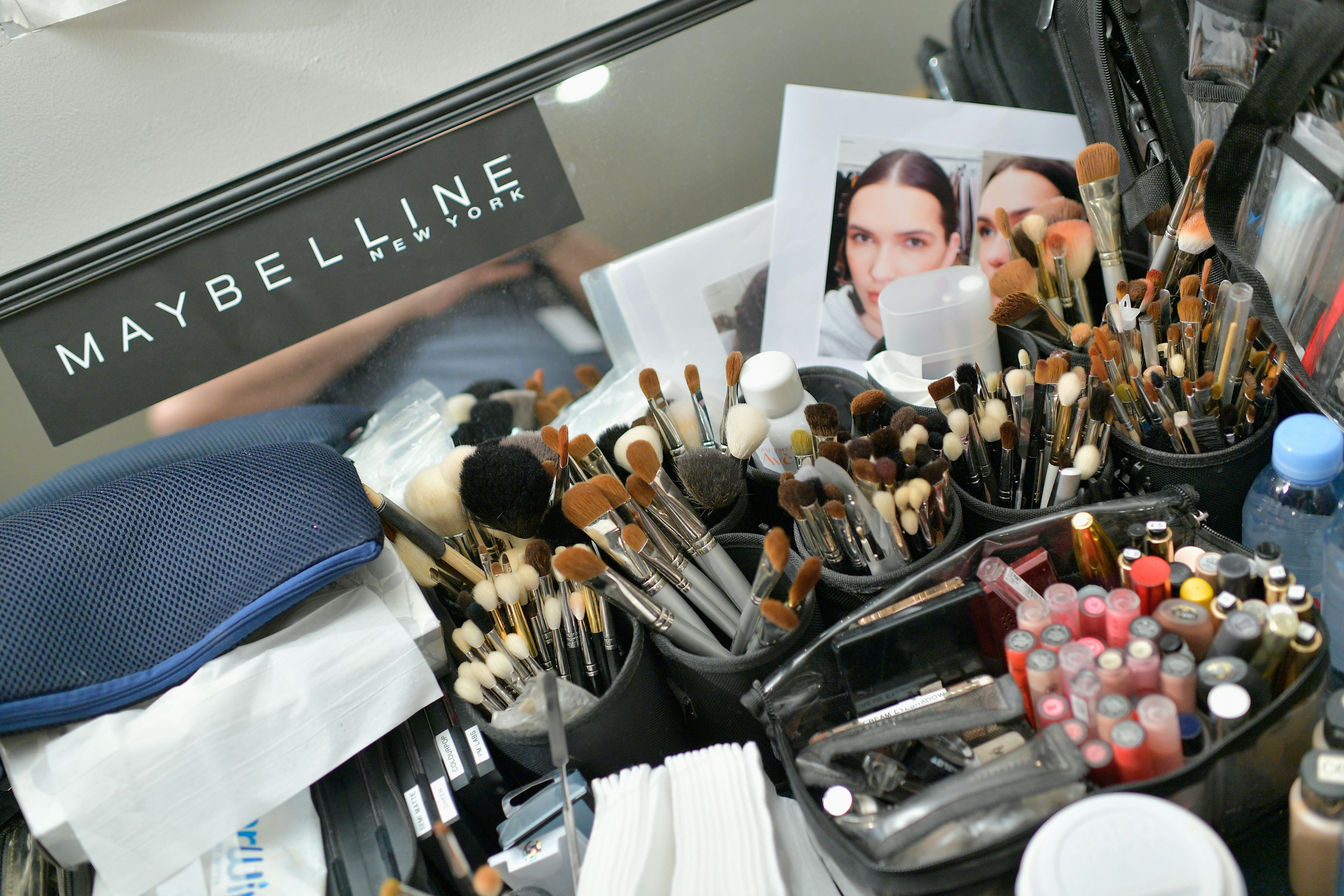 How To Tell If Your Makeup Is Expired So You Can Make Sure Your ...