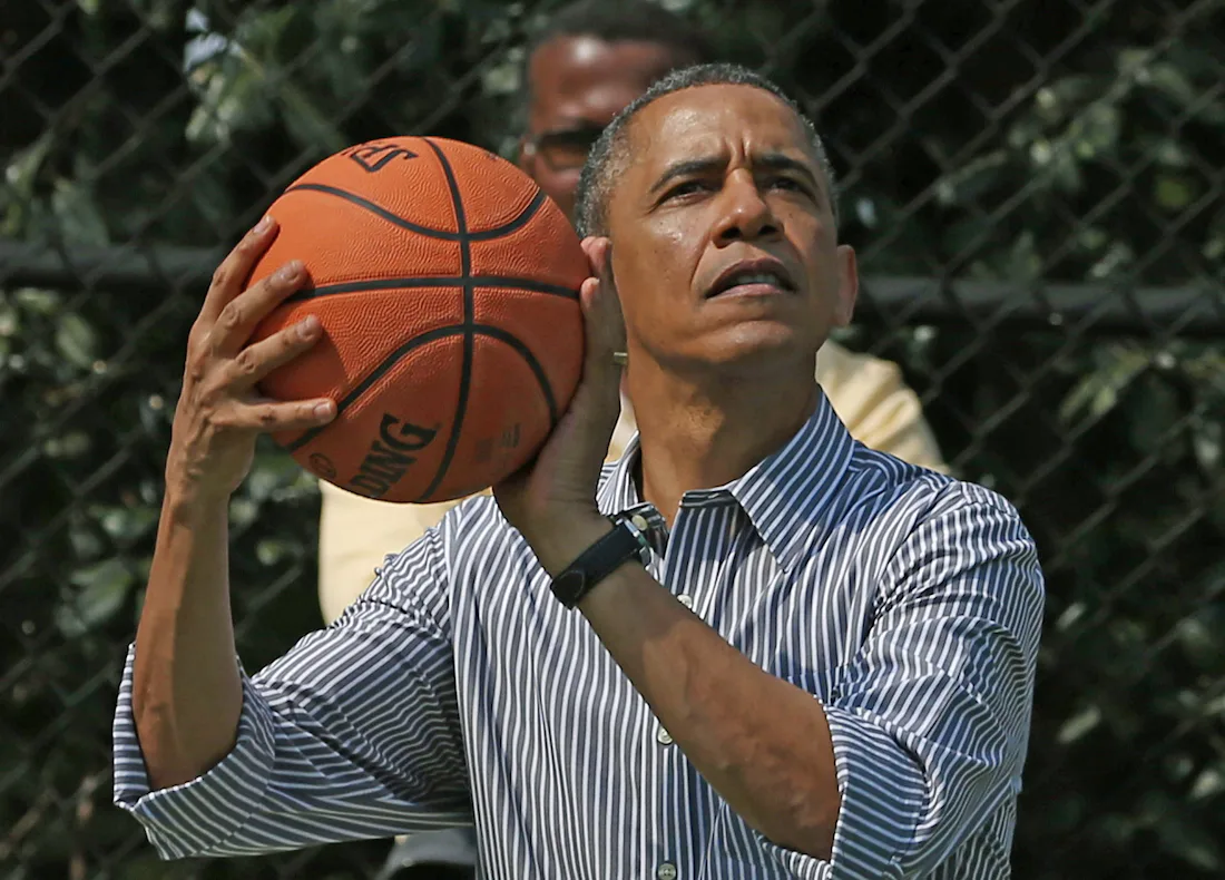 Video Of Obama Playing Football With Kids Shows The Former POTUS Has ...