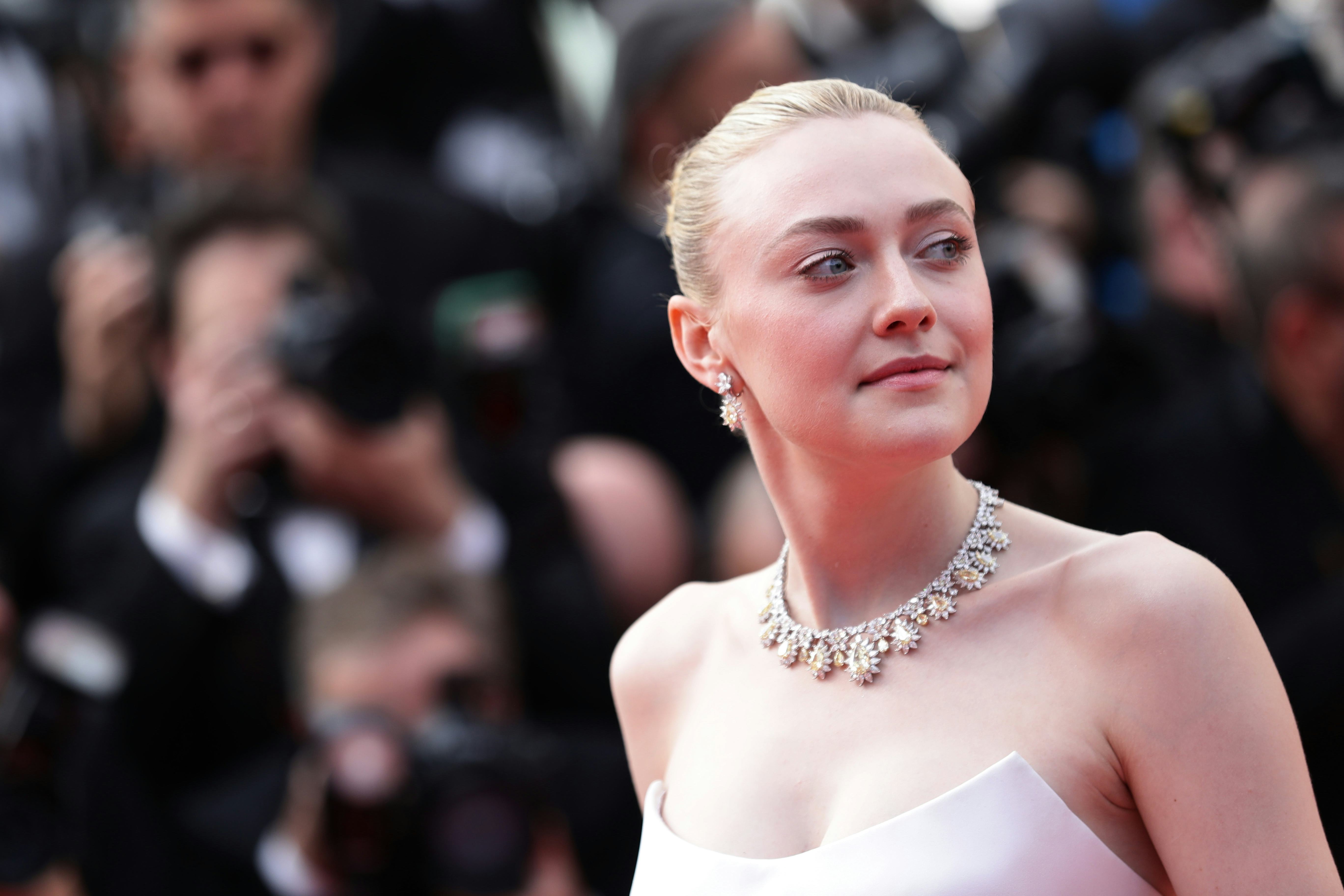 Who Is Dakota Fanning Dating? She's Been With Her Boyfriend For Some ...