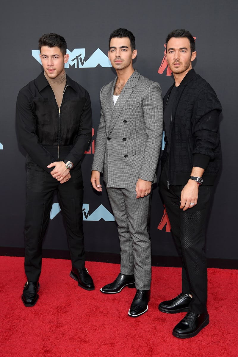 The Best 2019 VMAs Memes & Tweets Include A Mishap For Kevin Jonas