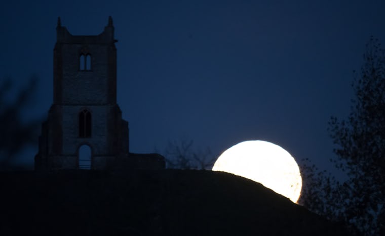 The September 2019 Full Moon Falls On Friday The 13th In Some Parts Of ...