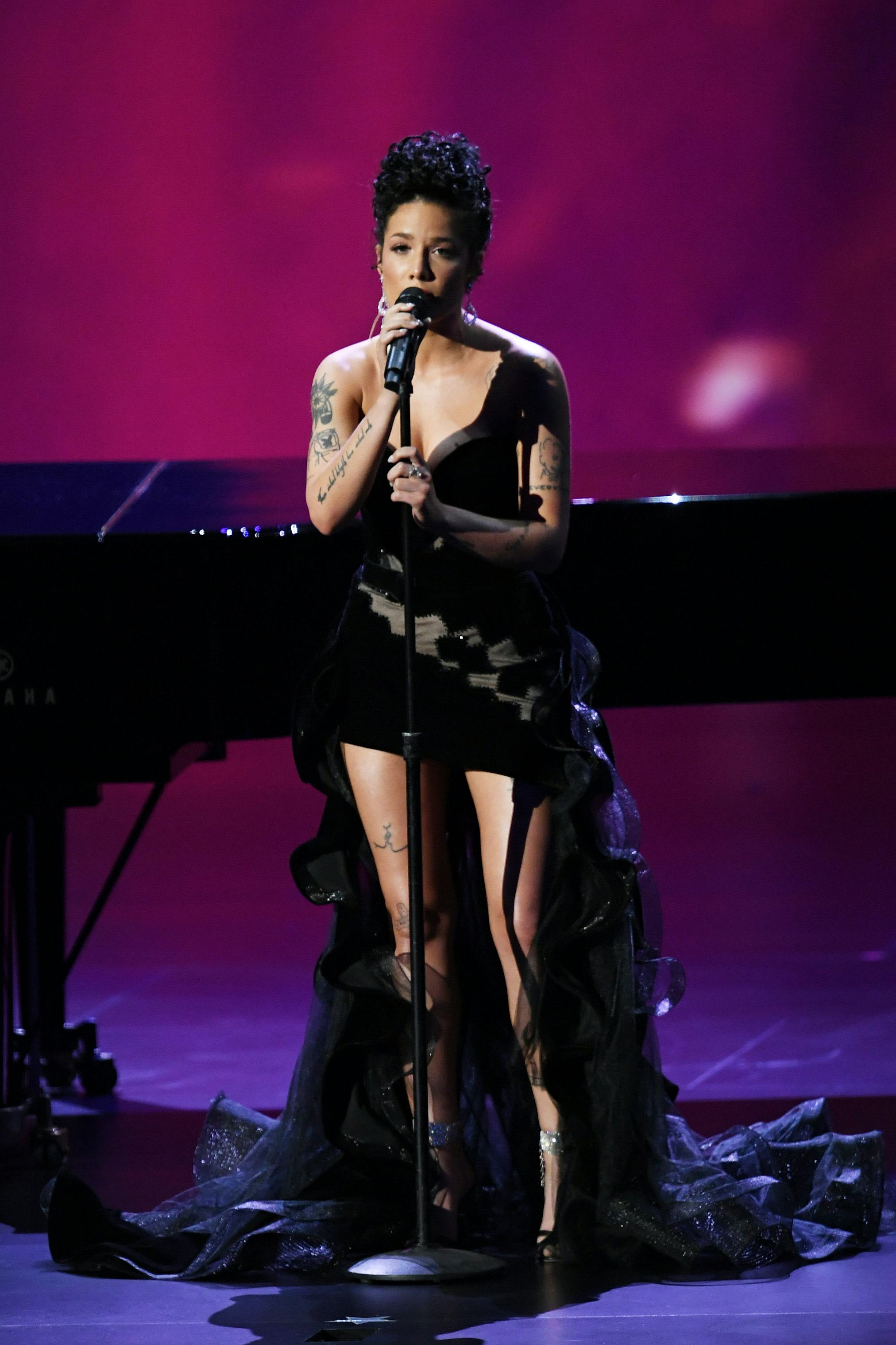 Halsey's Naturally Curly Hair Made An Appearance At The 2019 Emmys