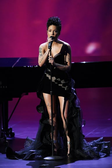 Halsey's Naturally Curly Hair Made An Appearance At The 2019 Emmys