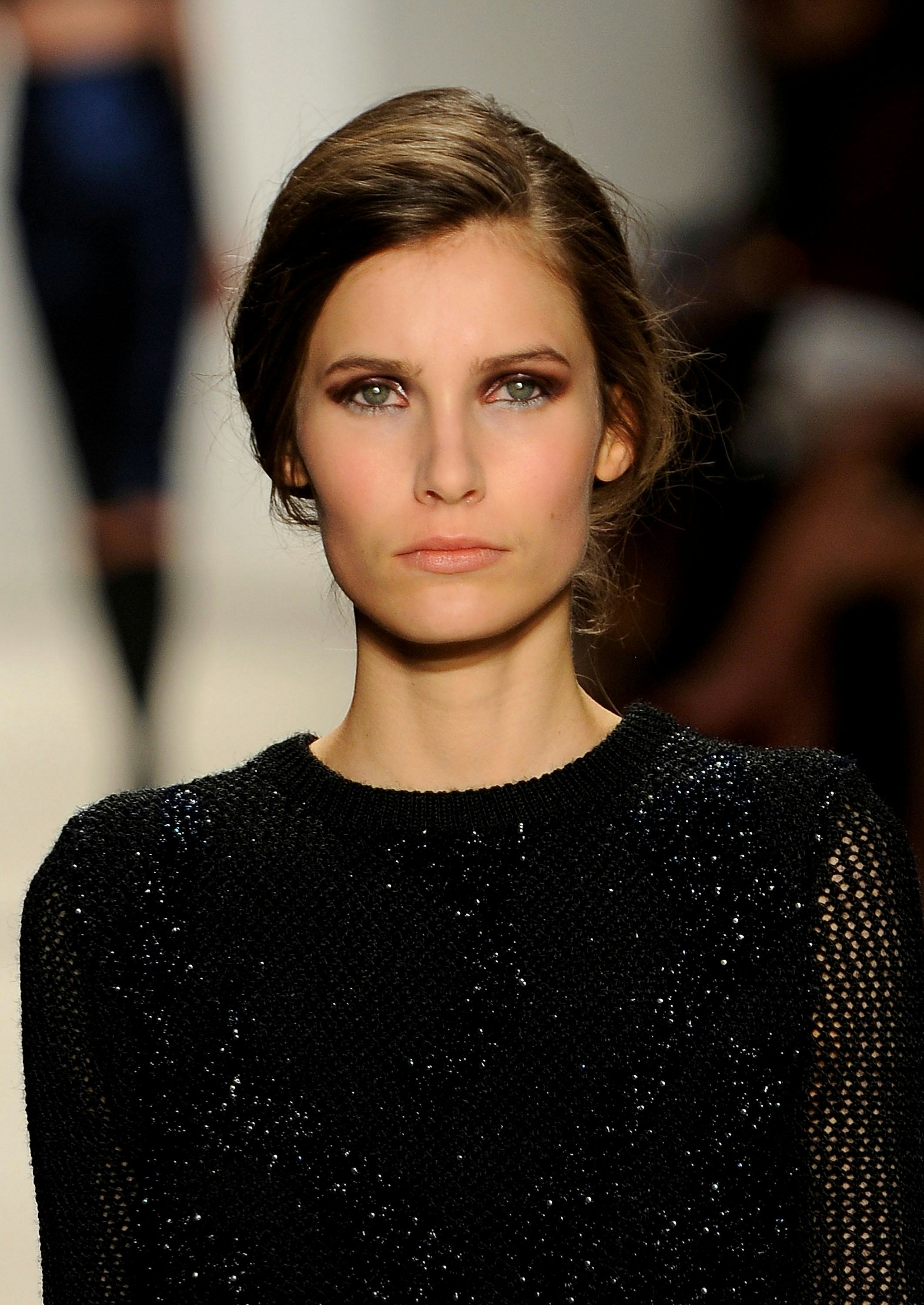 9 Beauty Trends From Fashion Week 2010 That Still Look Good Today