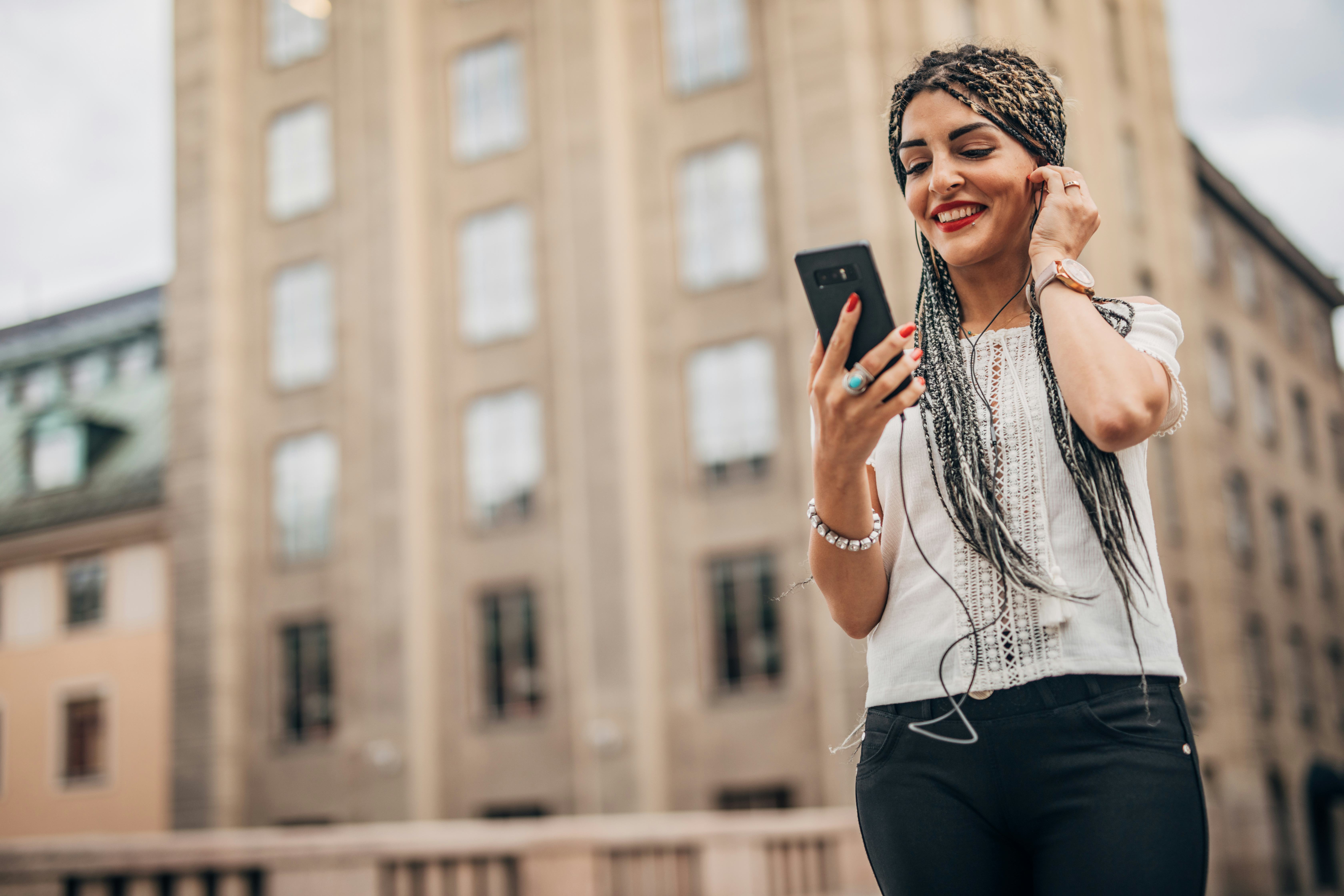 7 Ways to Feel Instantly Happier, According To Science