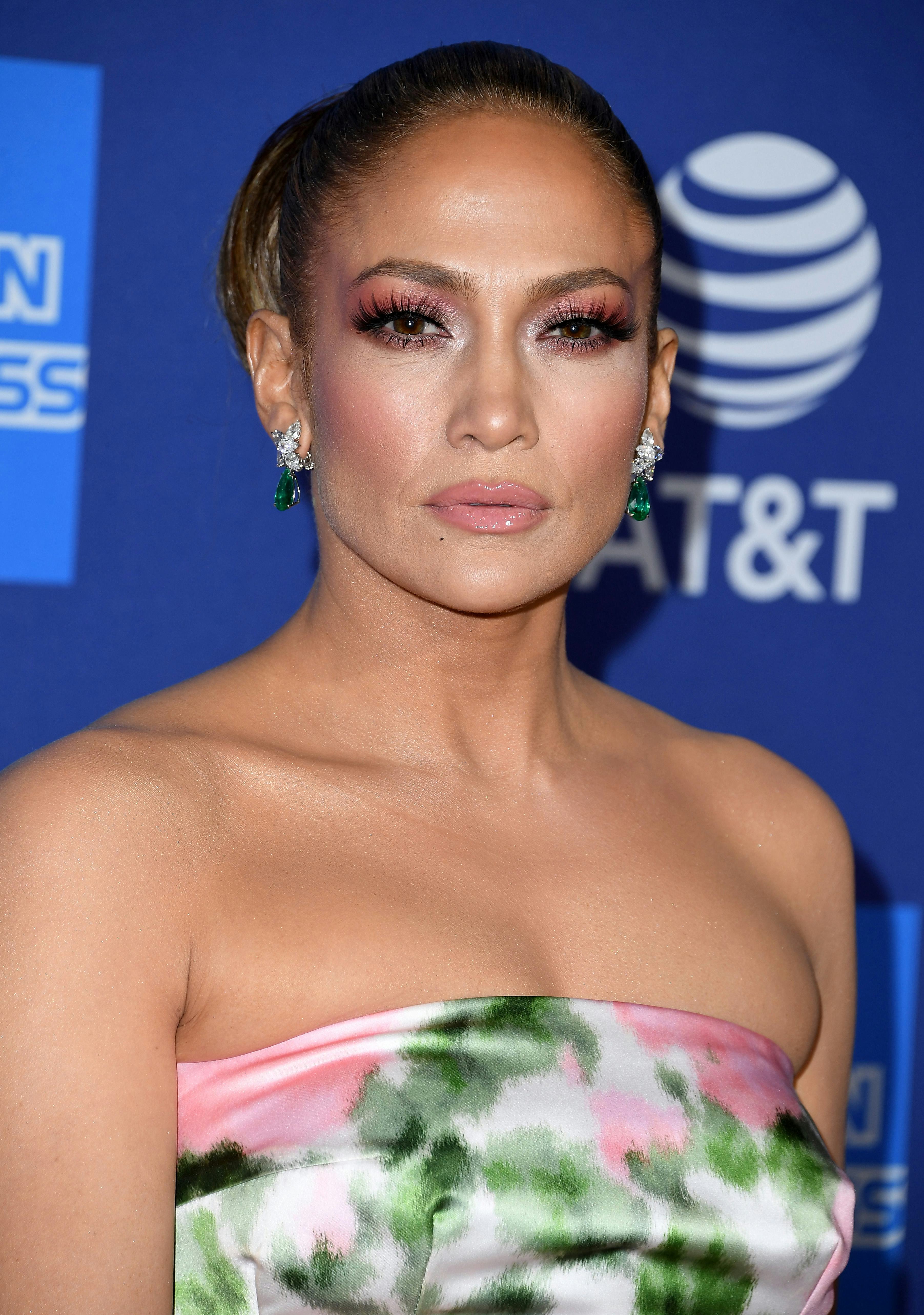 J.Lo's Pink Eyeshadow At The Palm Springs International Film Festival ...