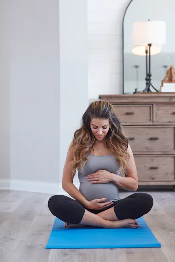 Feeling A Pulse In Your Belly When You re Pregnant Is The One Weird Feeling A Pulse In Your Belly When You re Pregnant Is The One Weird