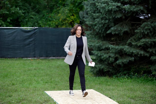 25 Kamala Harris' Outfits That Prove She's The Best At Power Dressing