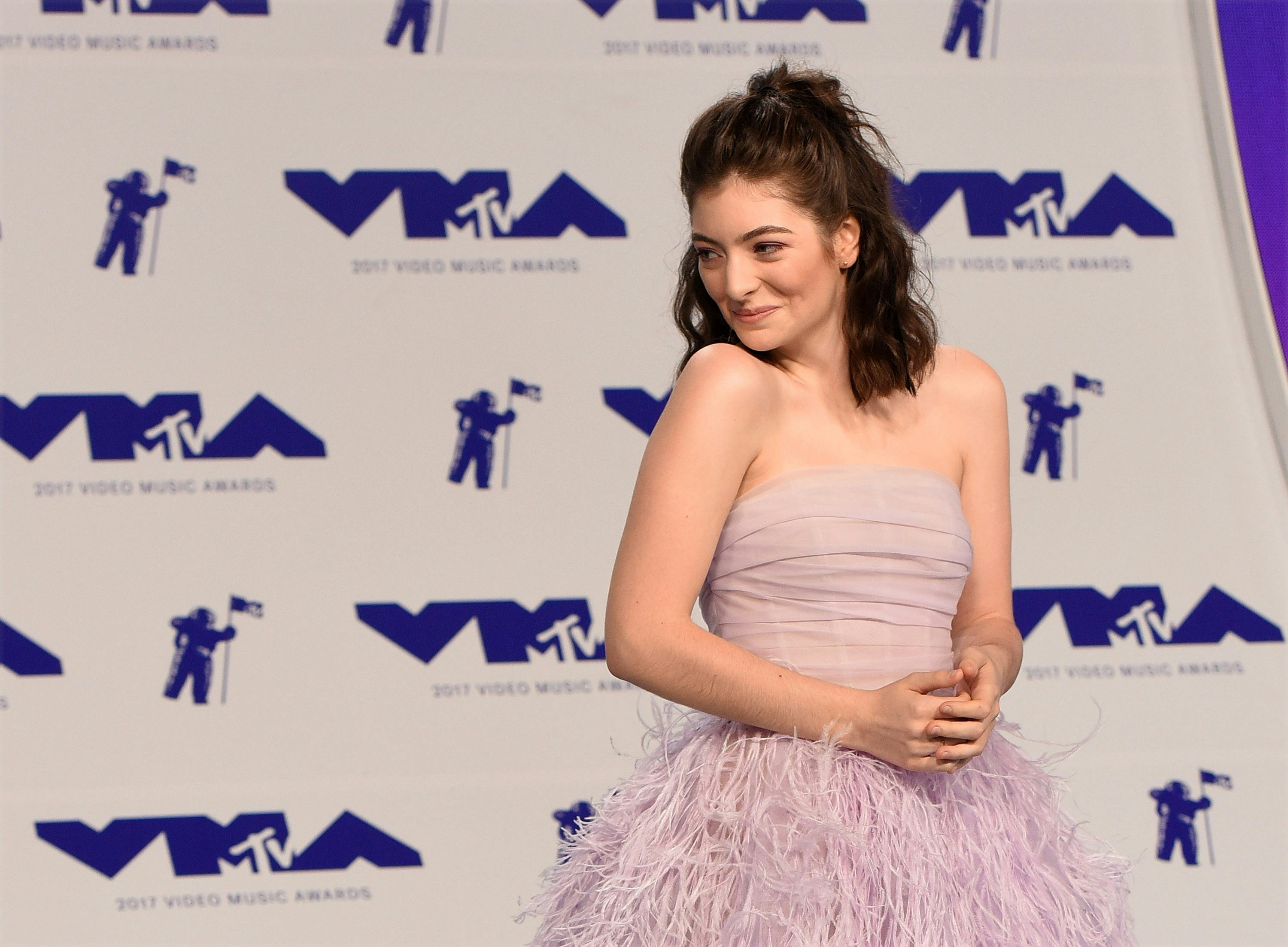 Lorde's Style Evolution, From Goth To Red Carpet Gowns