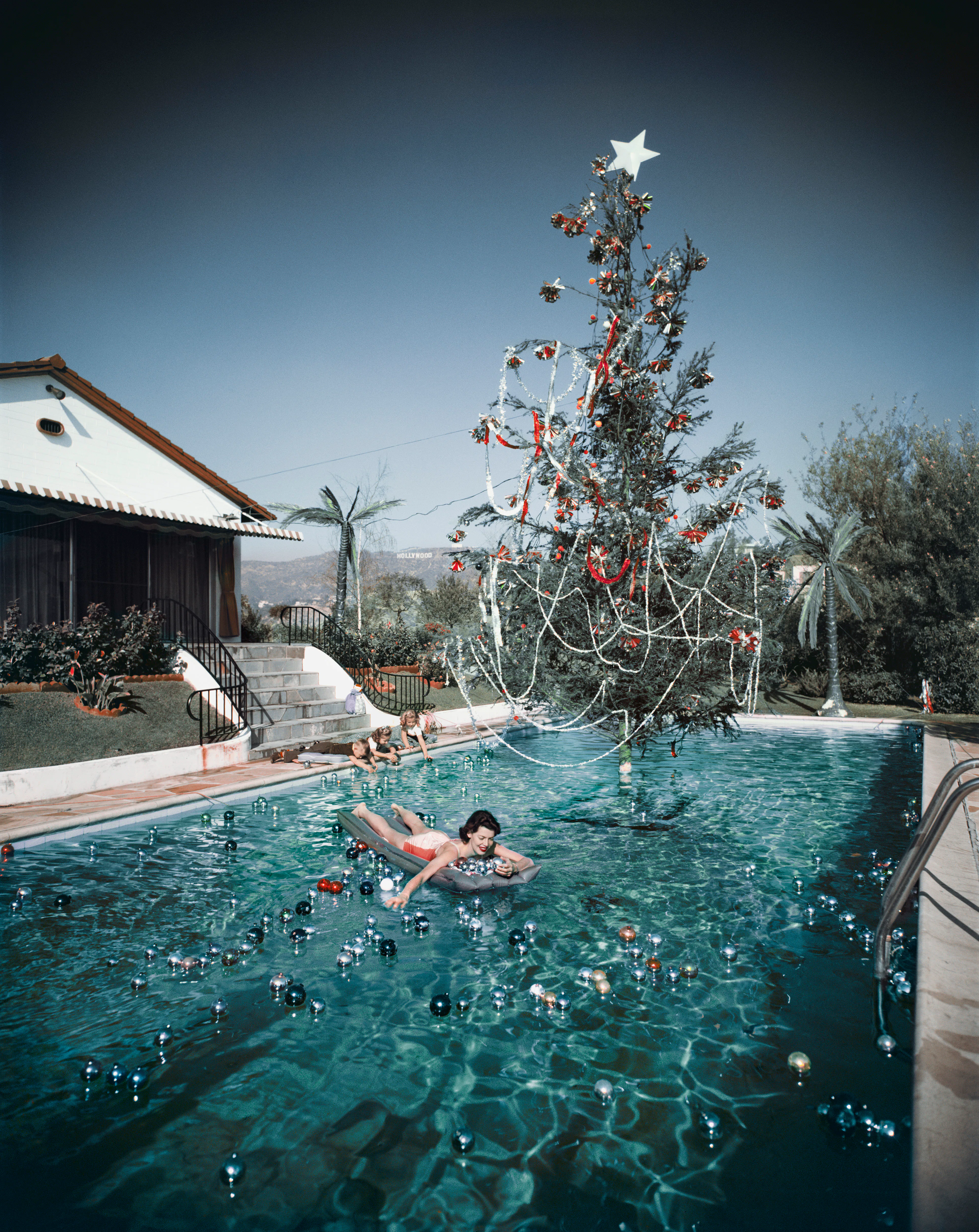 23 Retro Holiday Style Photos You Haven't Seen Before