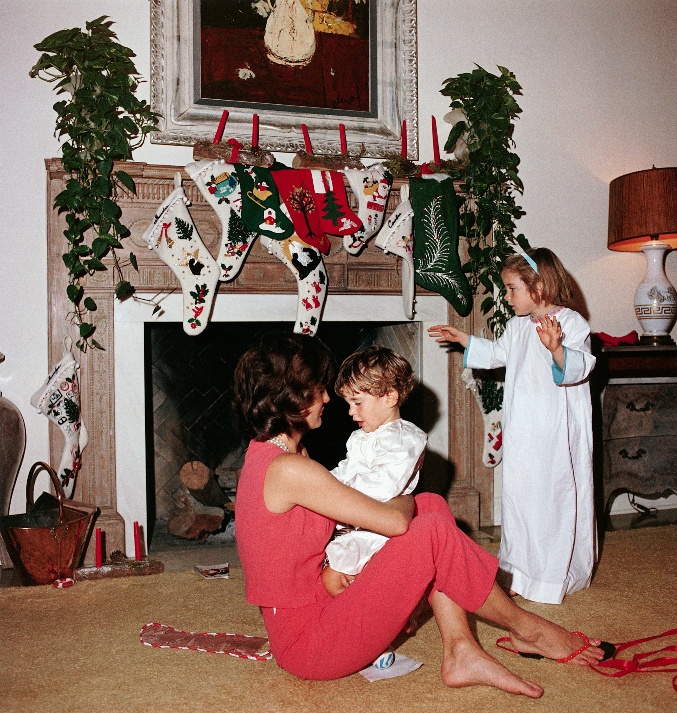 23 Retro Holiday Style Photos You Haven't Seen Before