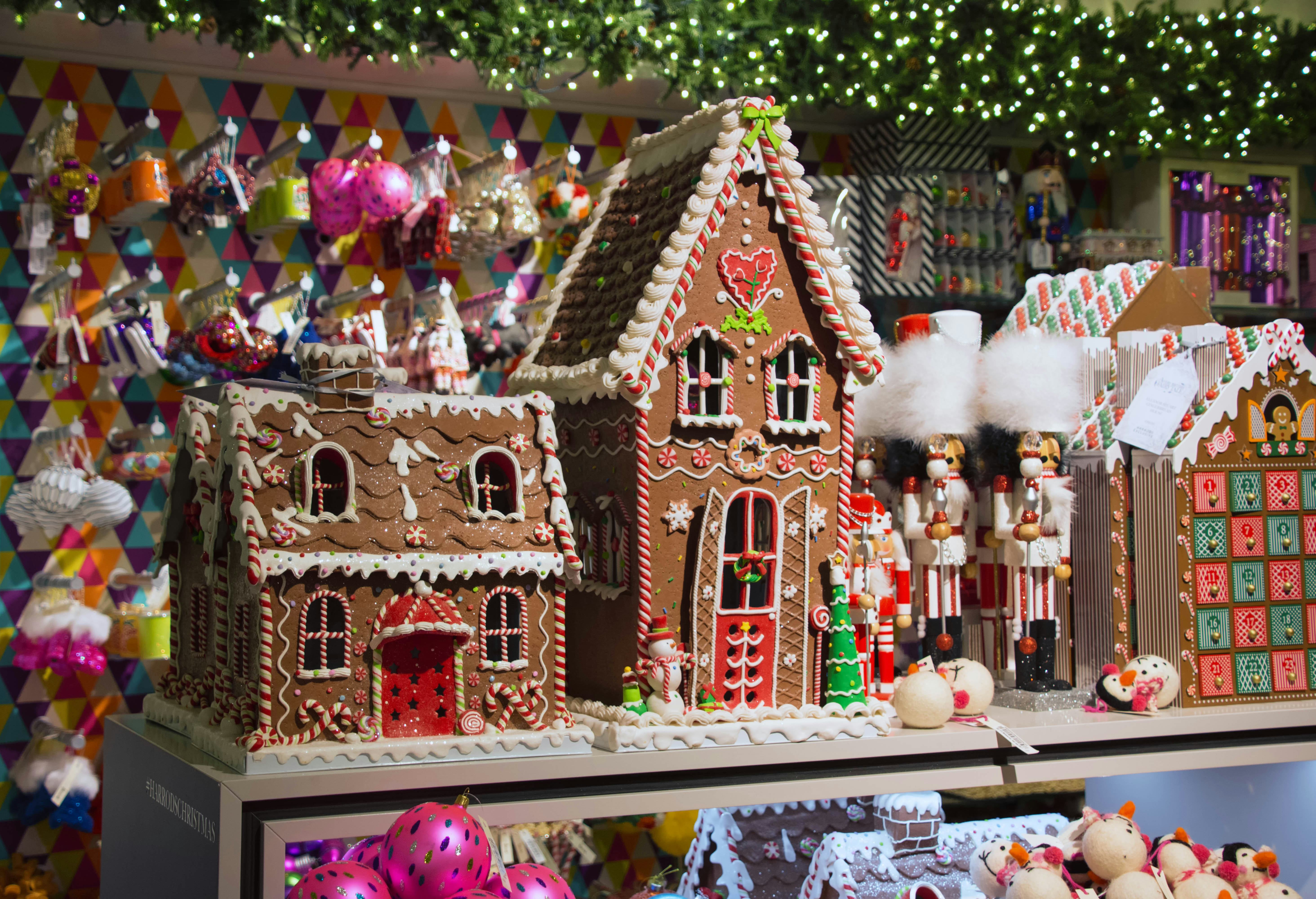 19 Beautiful, Elaborate Gingerbread Houses