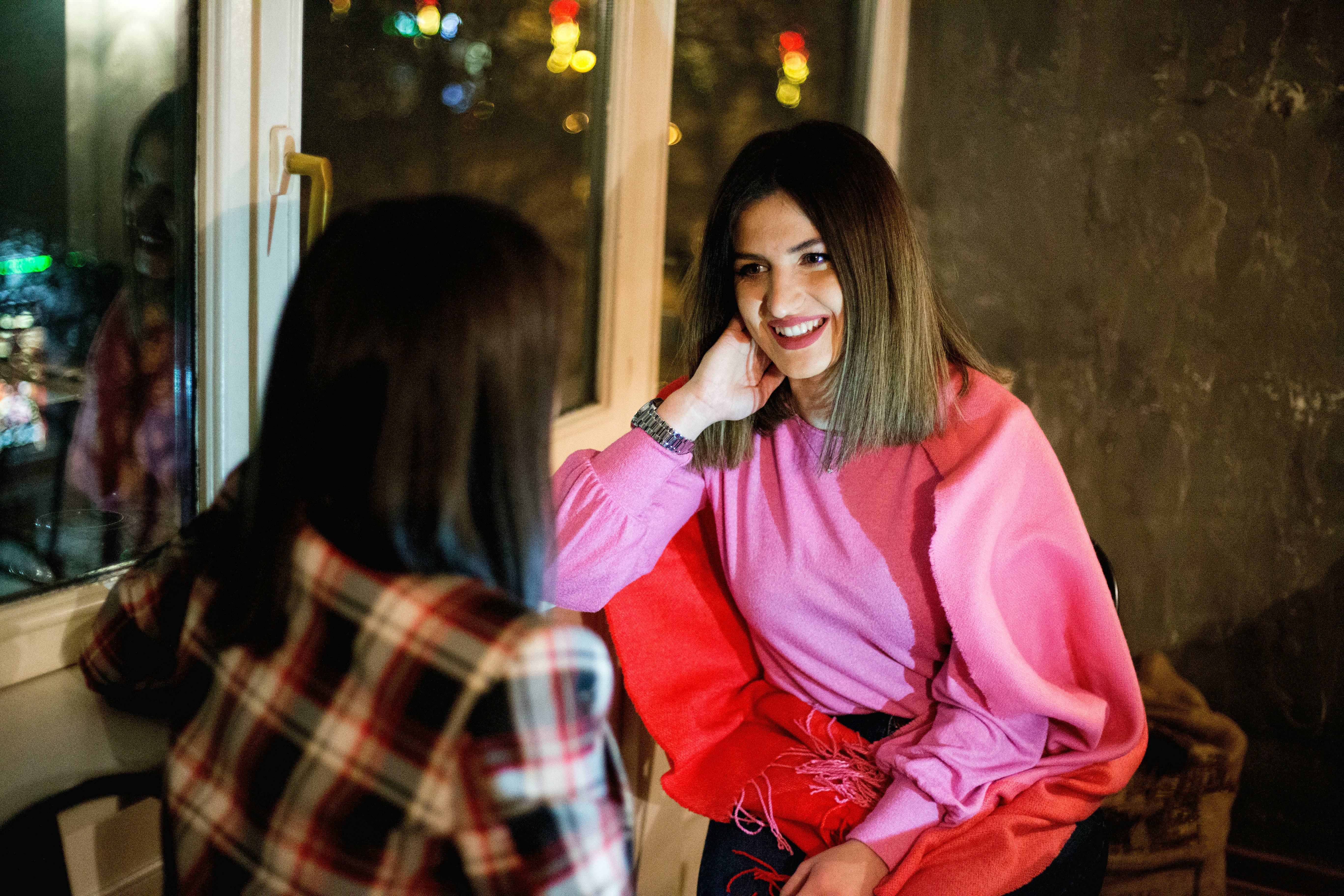 5 Behaviors That Mean Your Ex Isn’t Over You, According To Experts