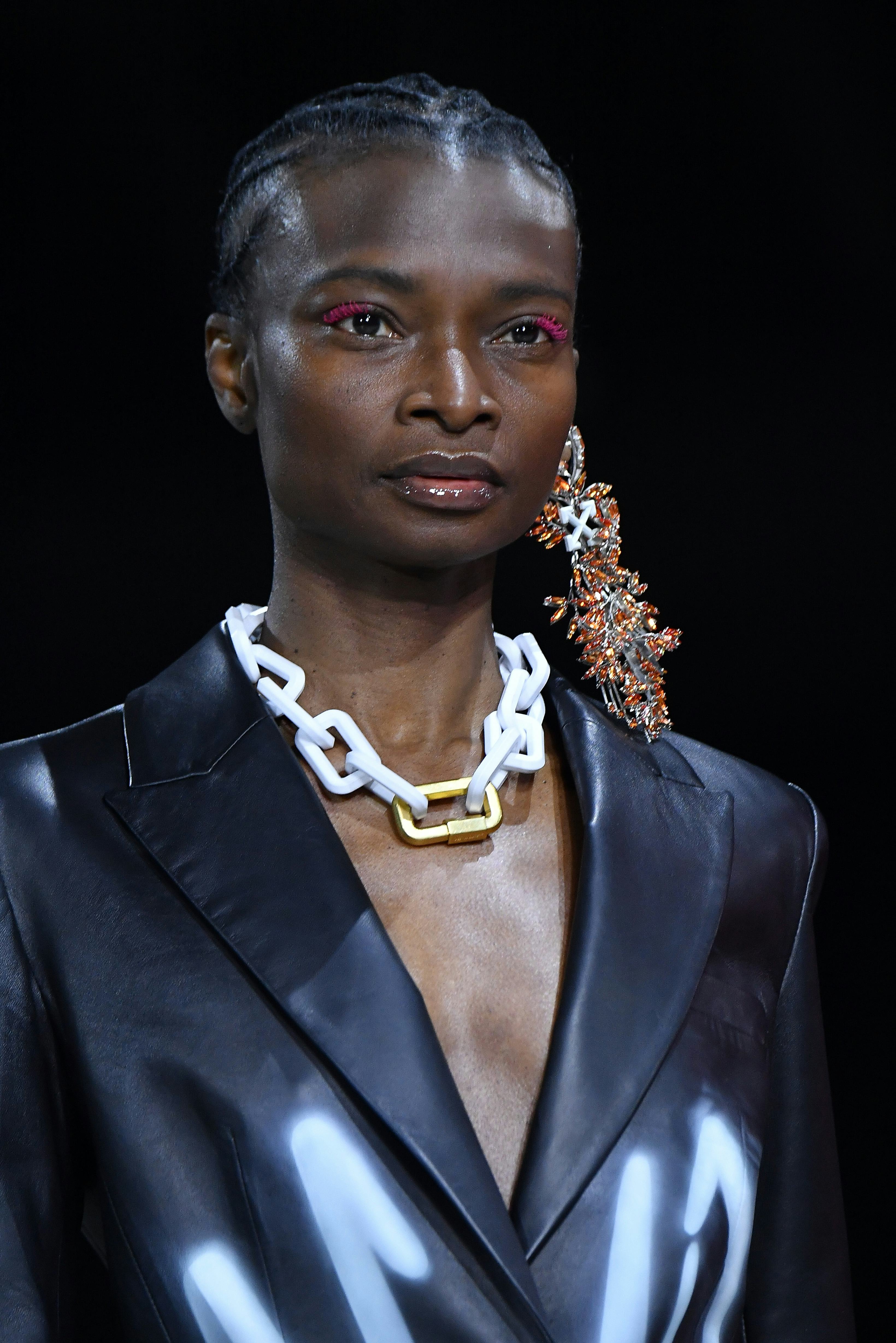 Off-White’s Fall/Winter 2020 Beauty Look Was Surprisingly Classic ...