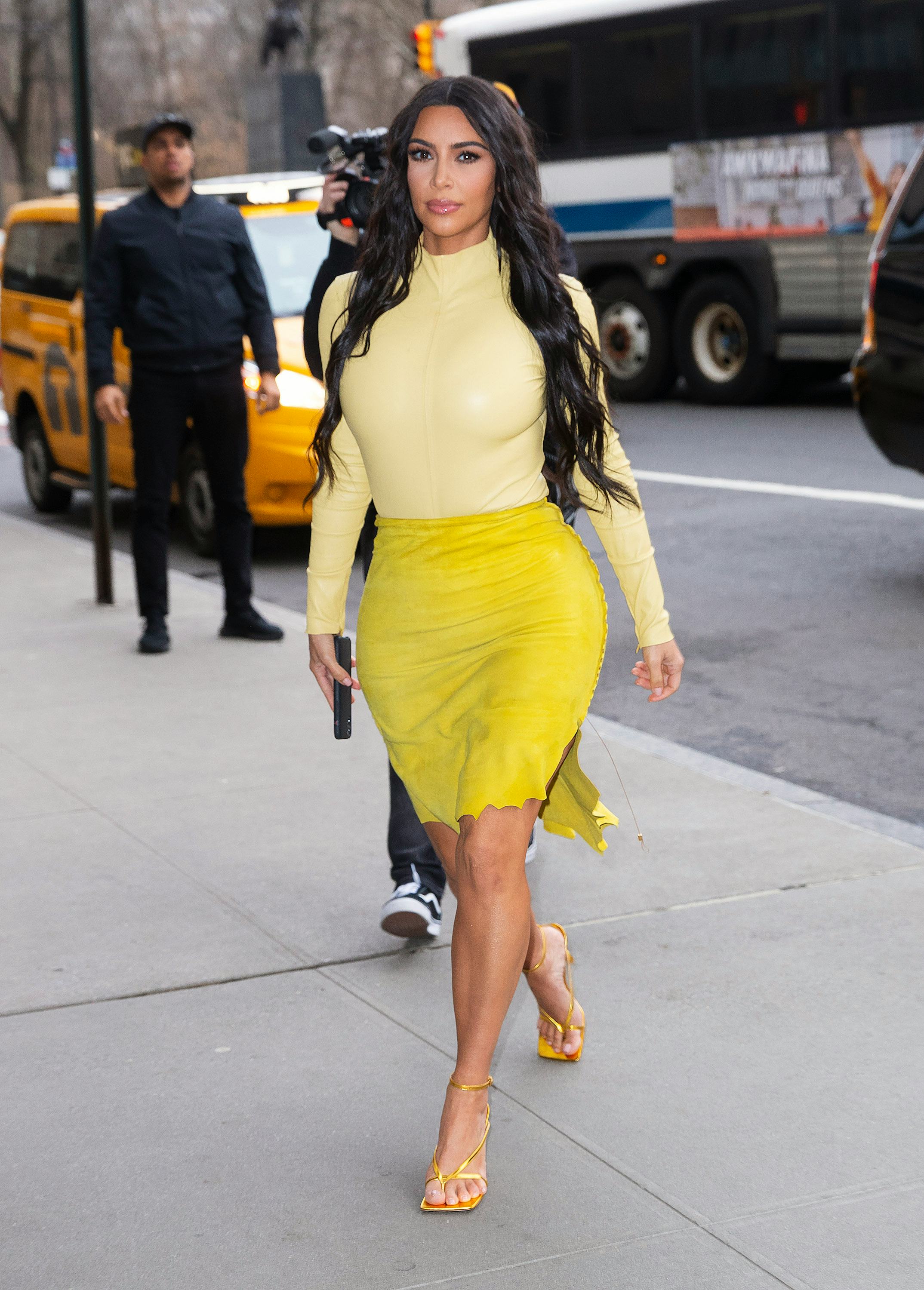 Kim Kardashian's Yellow Outfit Is Proof That The Citrus Color Trend Is ...