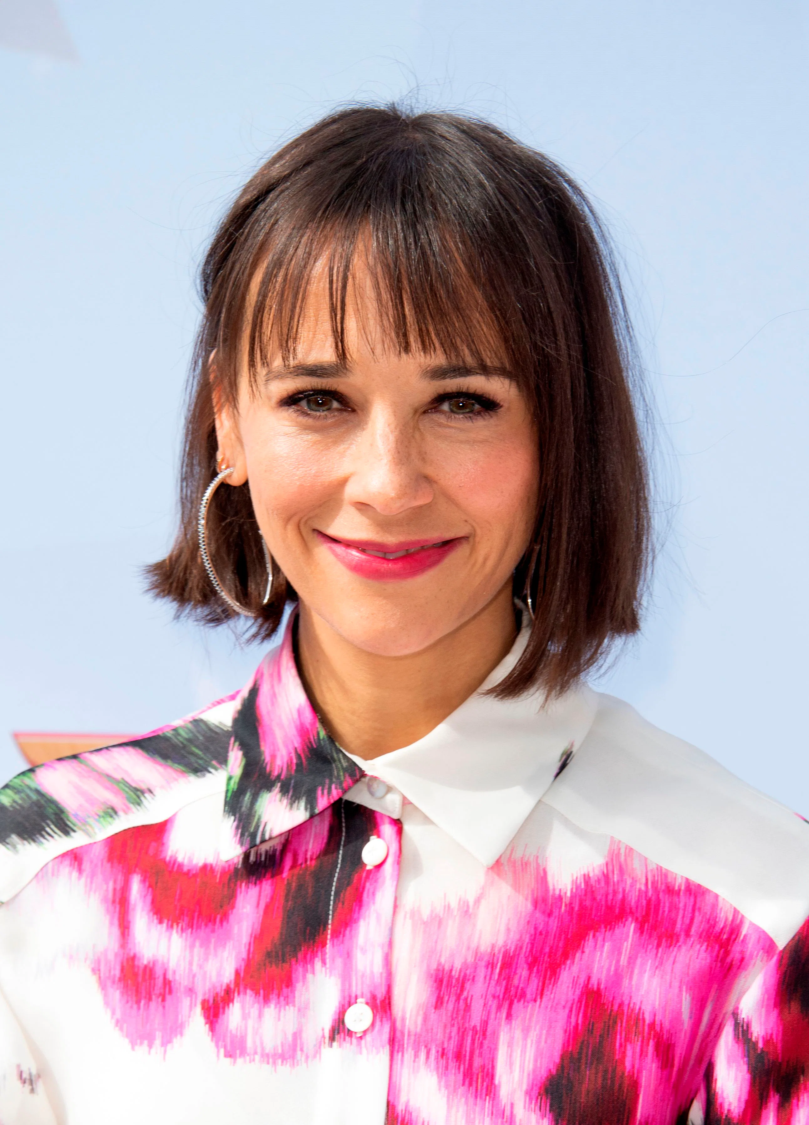 7 Short Haircuts With Bangs Inspired By Yara Shahidi, Taylor Swift ...