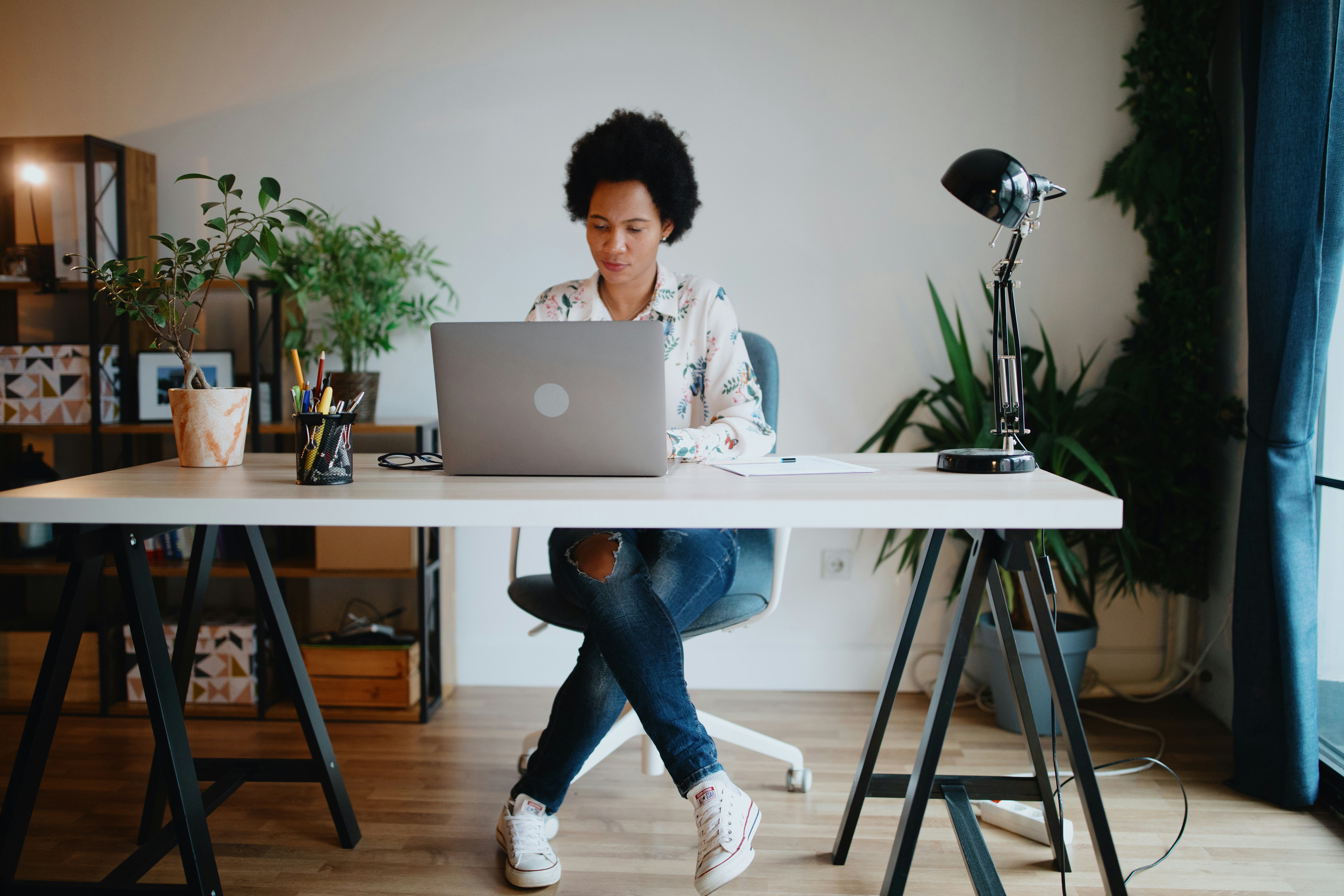 How To Work From Home If You’ve Never Done It Before, According To Pros