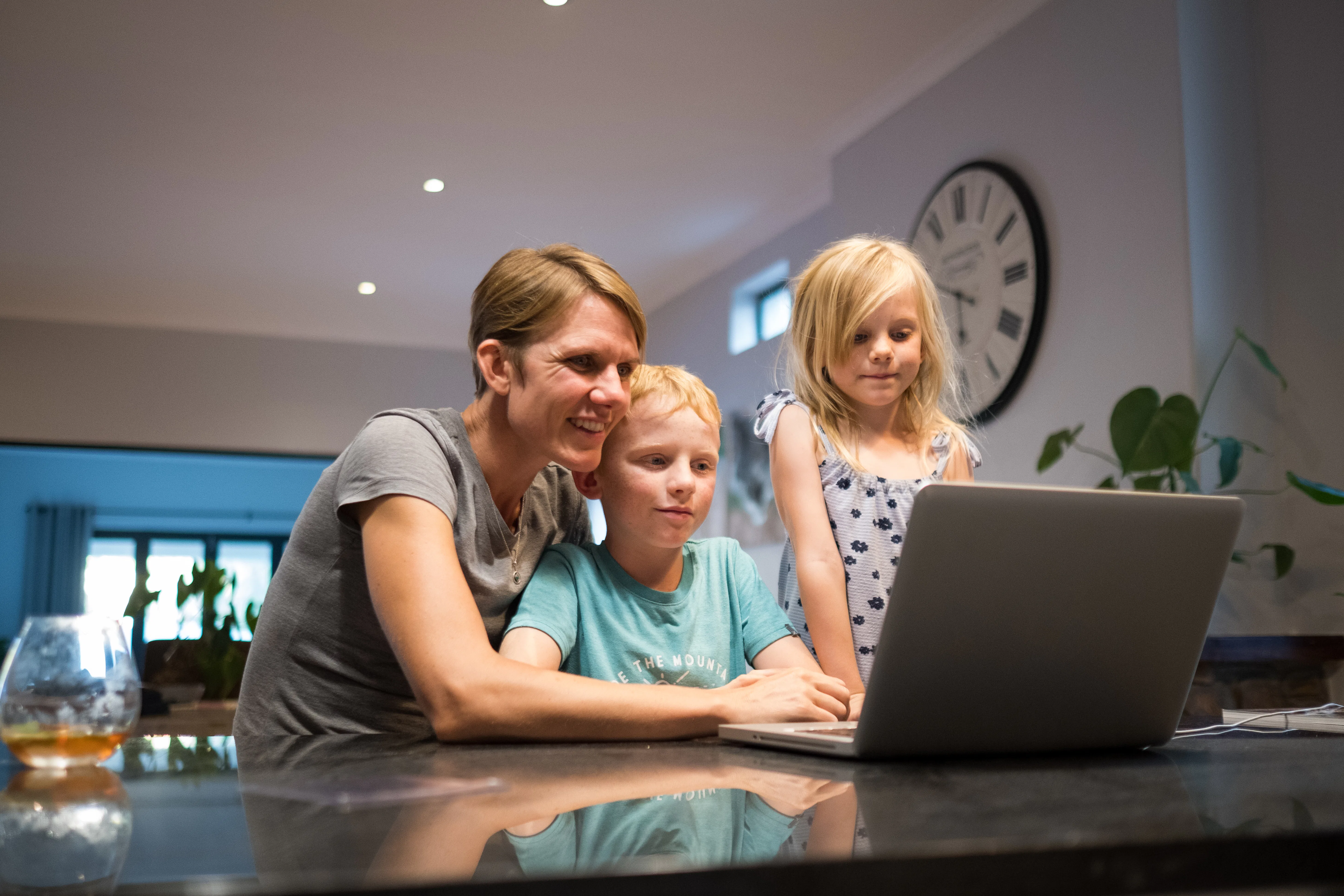 How To Have A Zoom Family Game Night That's Fun For Everybody Involved