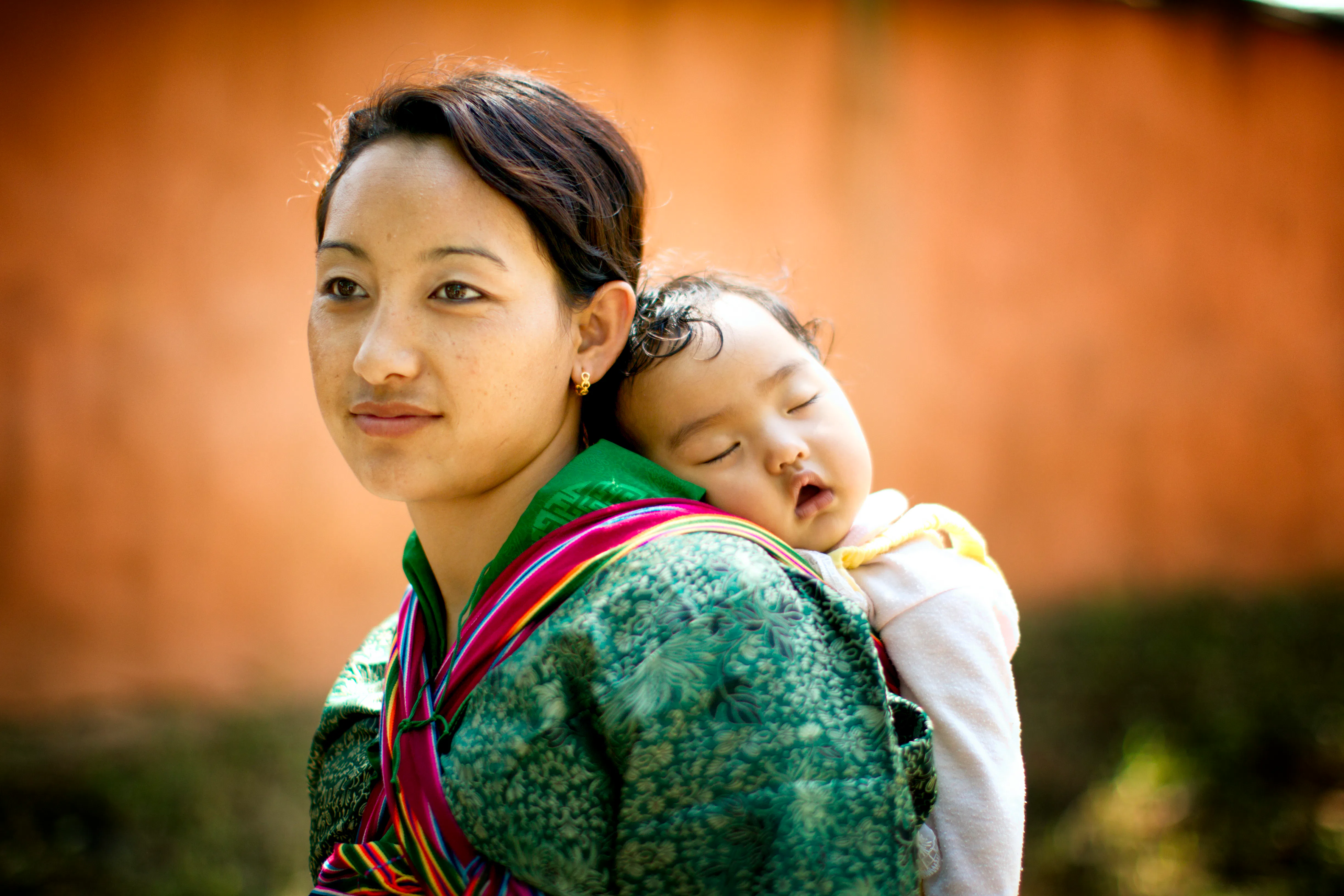 20 Incredible Photos Of Mothers Around The World That Evoke Love & Strength