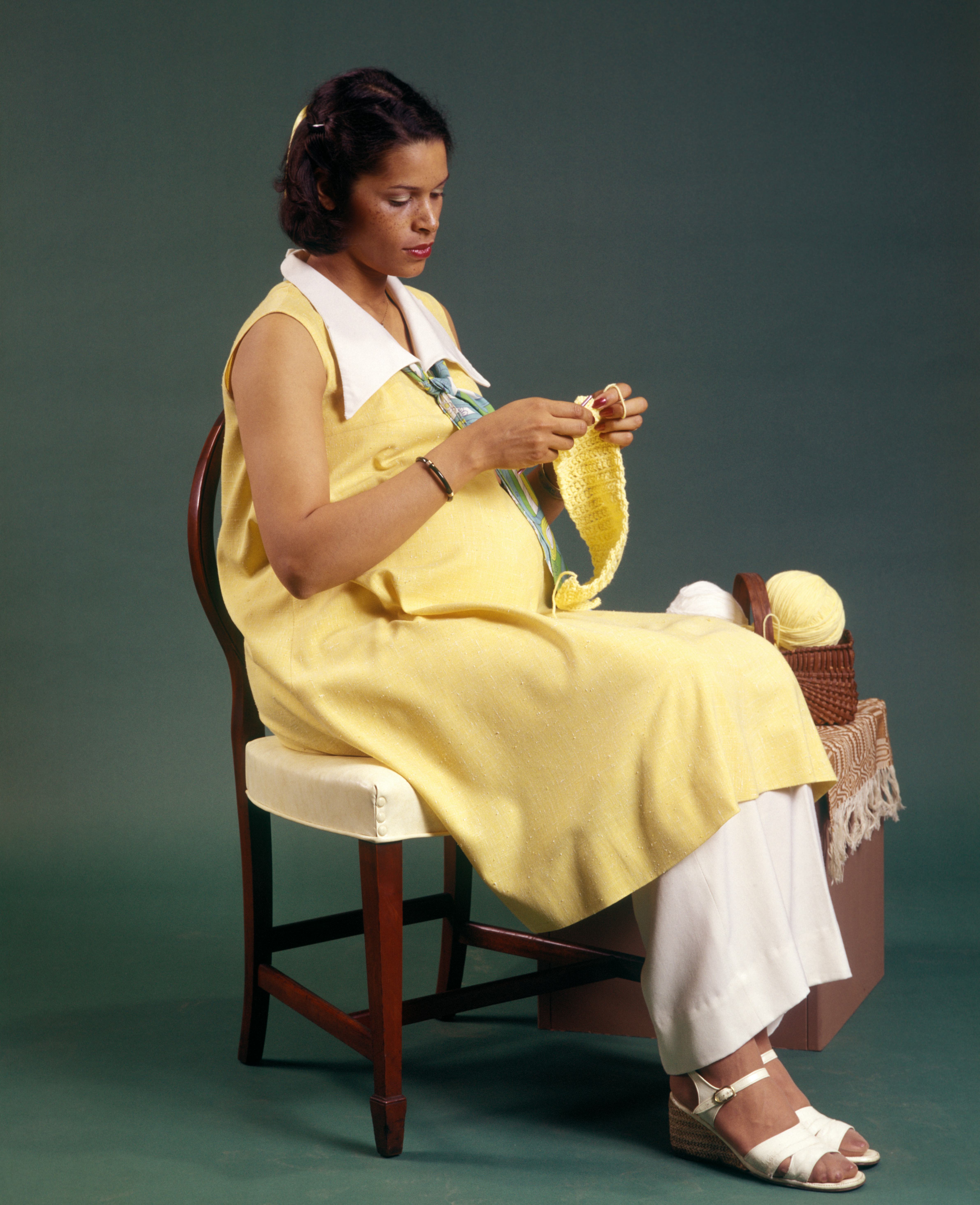 21 Vintage Maternity Photos That Prove We've Always Loved Documenting ...