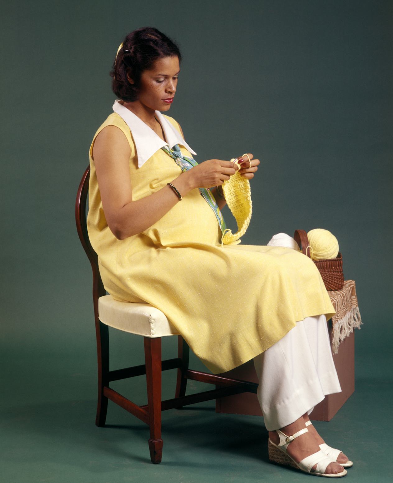 21 Vintage Maternity Photos That Prove We've Always Loved Documenting ...