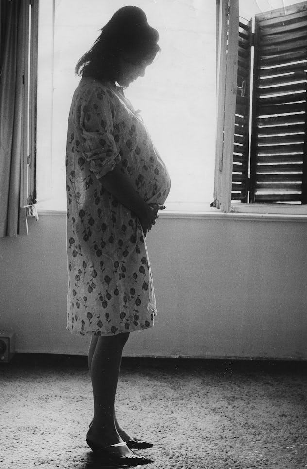 21 Vintage Maternity Photos That Prove We've Always Loved Documenting ...