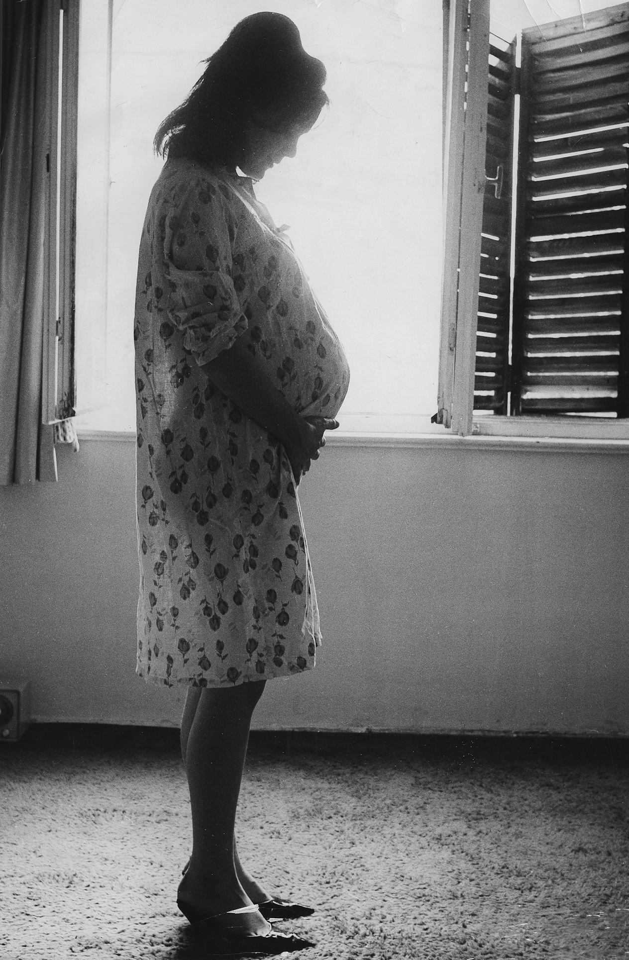 21 Vintage Maternity Photos That Prove Weve Always Loved Documenting Our Pregnancies