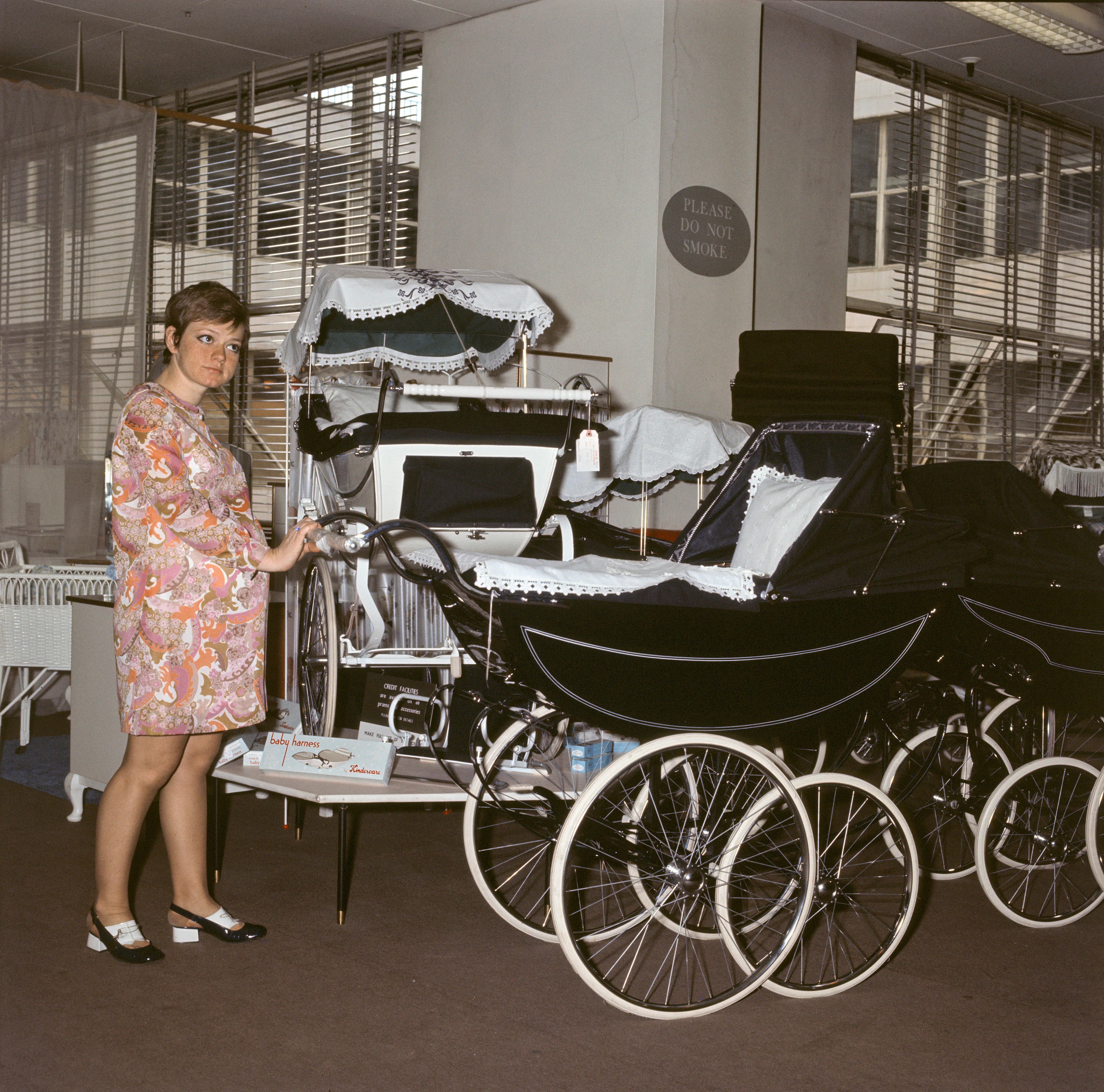 21 Vintage Maternity Photos That Prove We've Always Loved Documenting ...