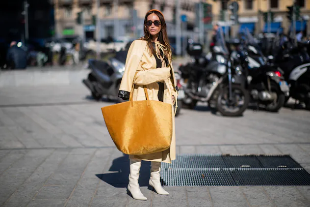 7 Giant Bag Trends That Are Giving Minis A Run For Their Money
