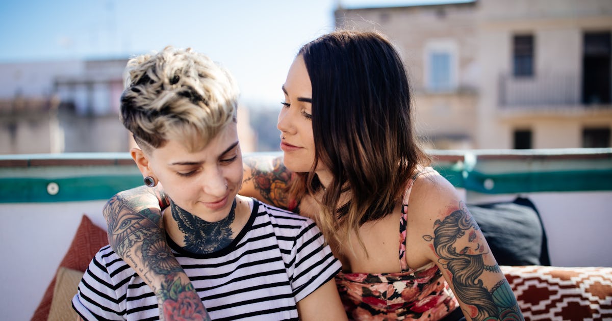 When Should You Talk About Exes On Dates Experts Say Wait when-should-you-talk-about-exes-on-dates-experts-say-wait