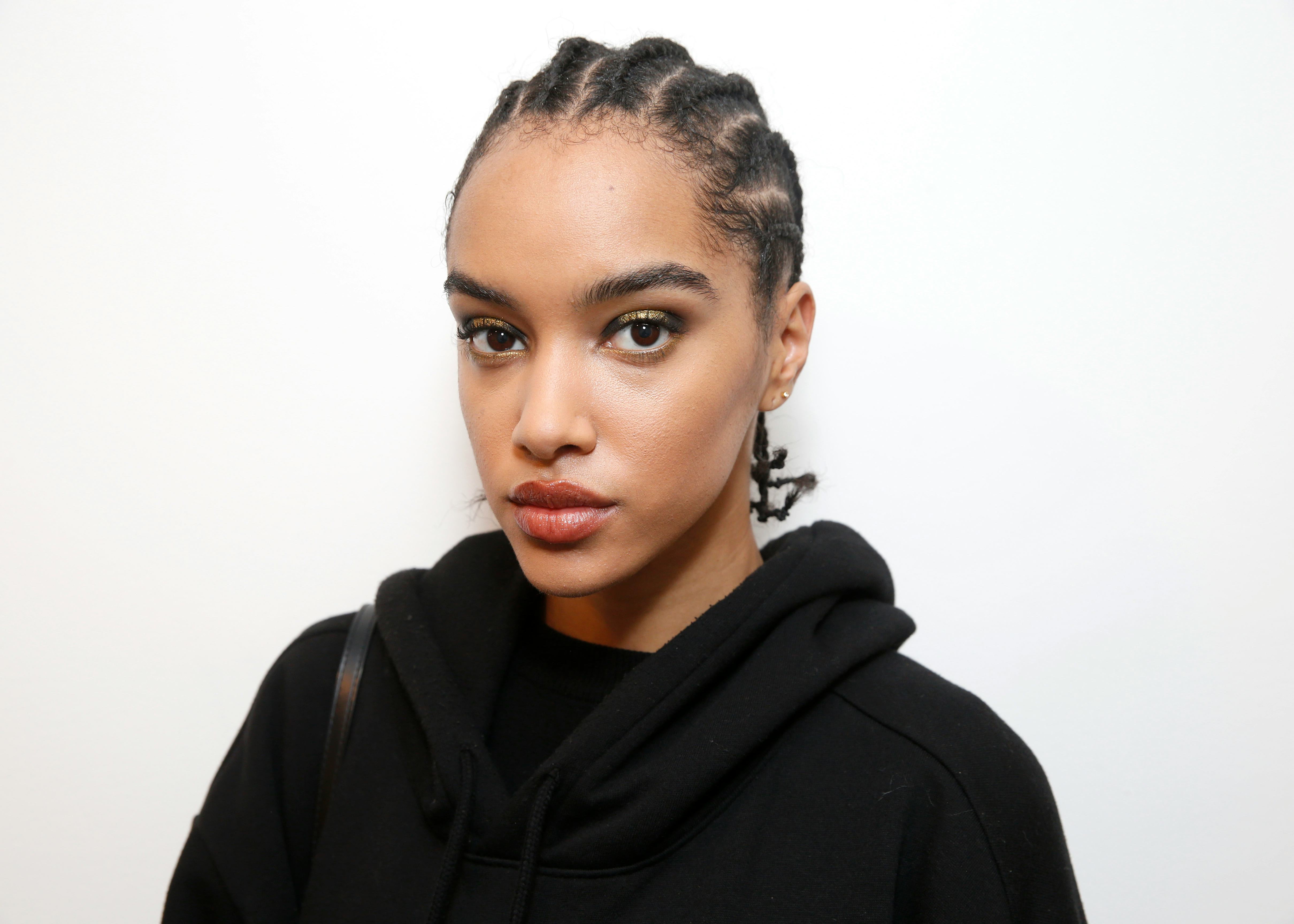 7 Makeup Tips For Zoom Meetings That Defy The Webcam’s Gaze