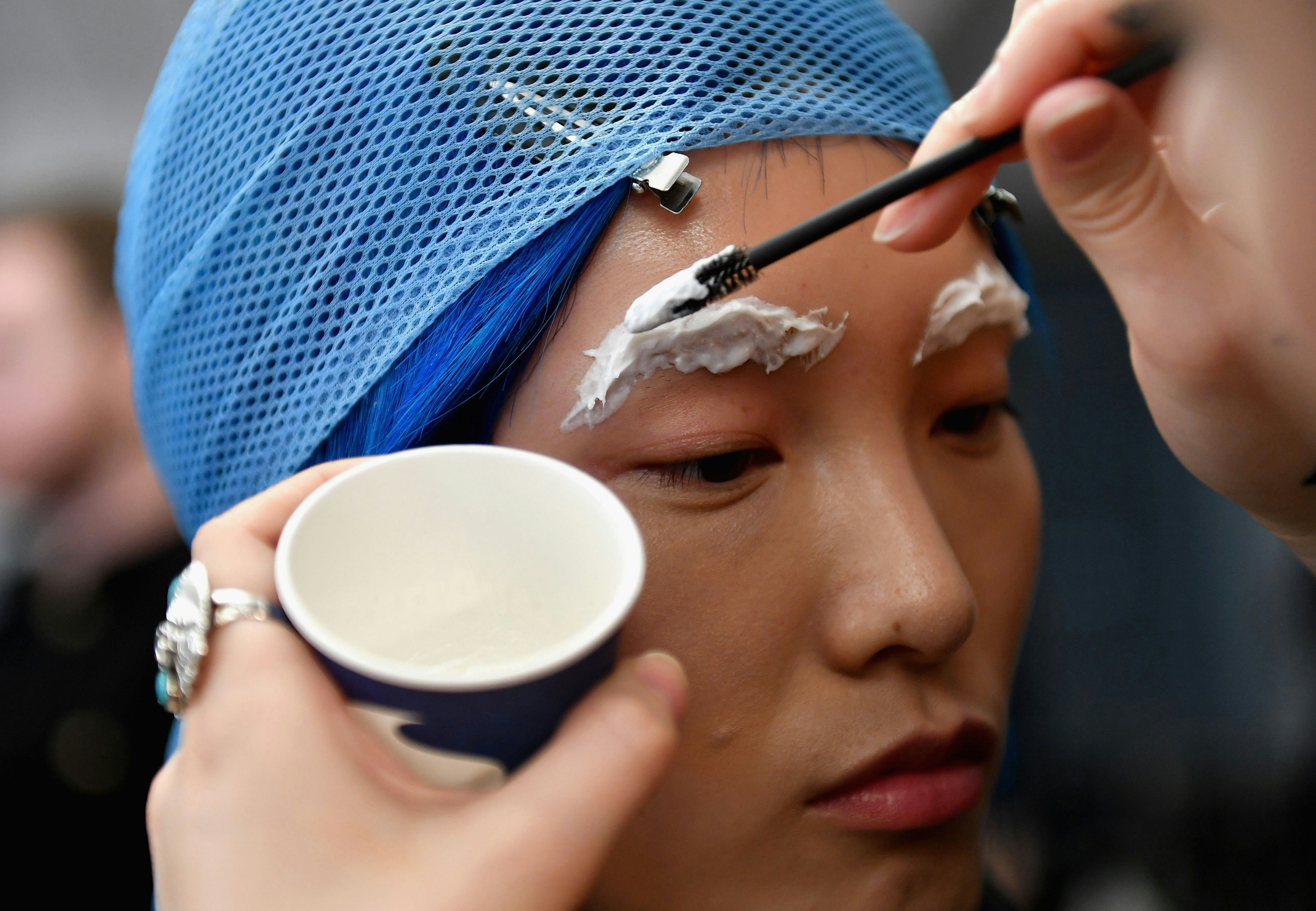 How To Do Your Own Eyebrows At Home, According To The Experts