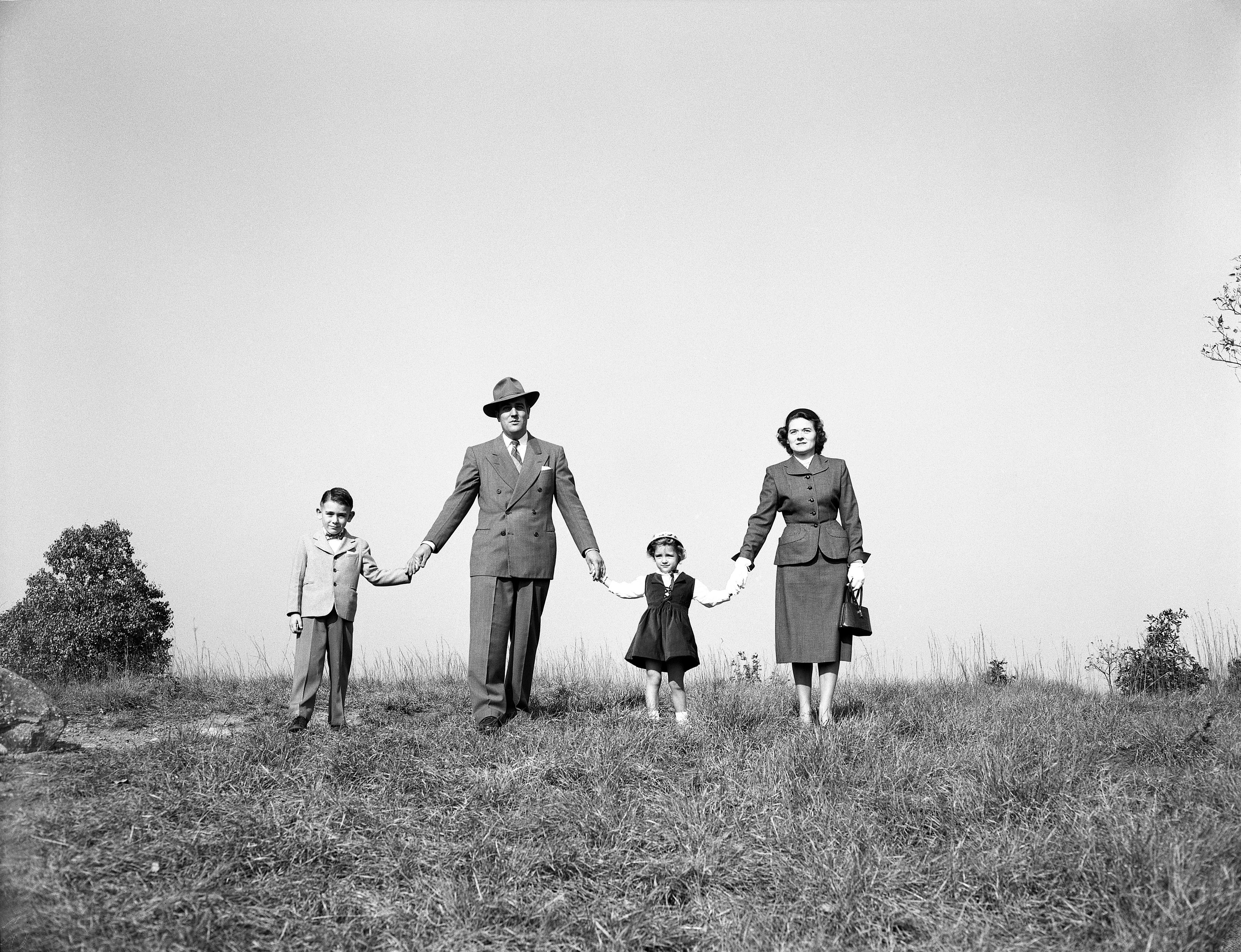 20 Vintage Photos Of Dads That Celebrate Fatherhood At Its Finest