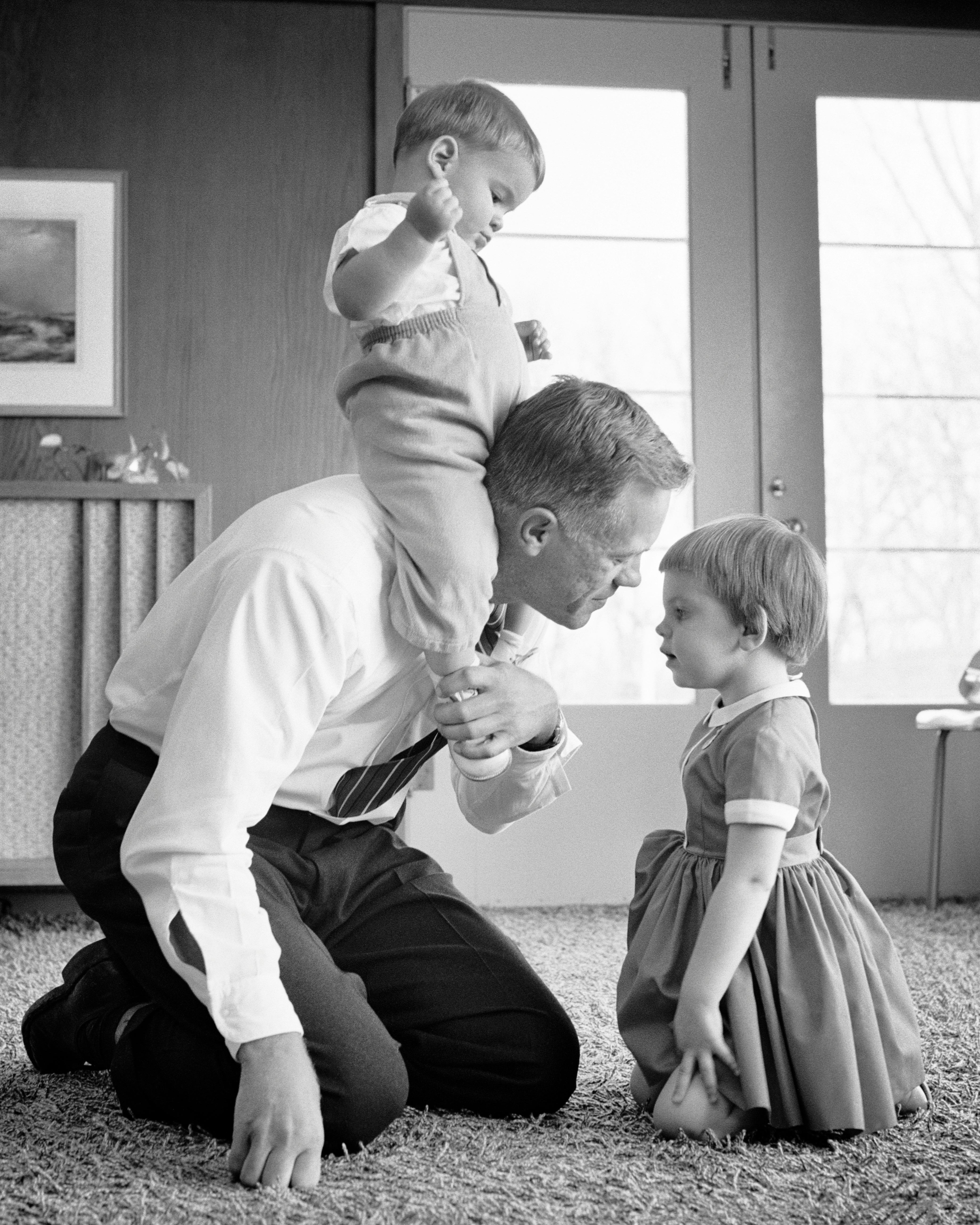 20 Vintage Photos Of Dads That Celebrate Fatherhood At Its Finest