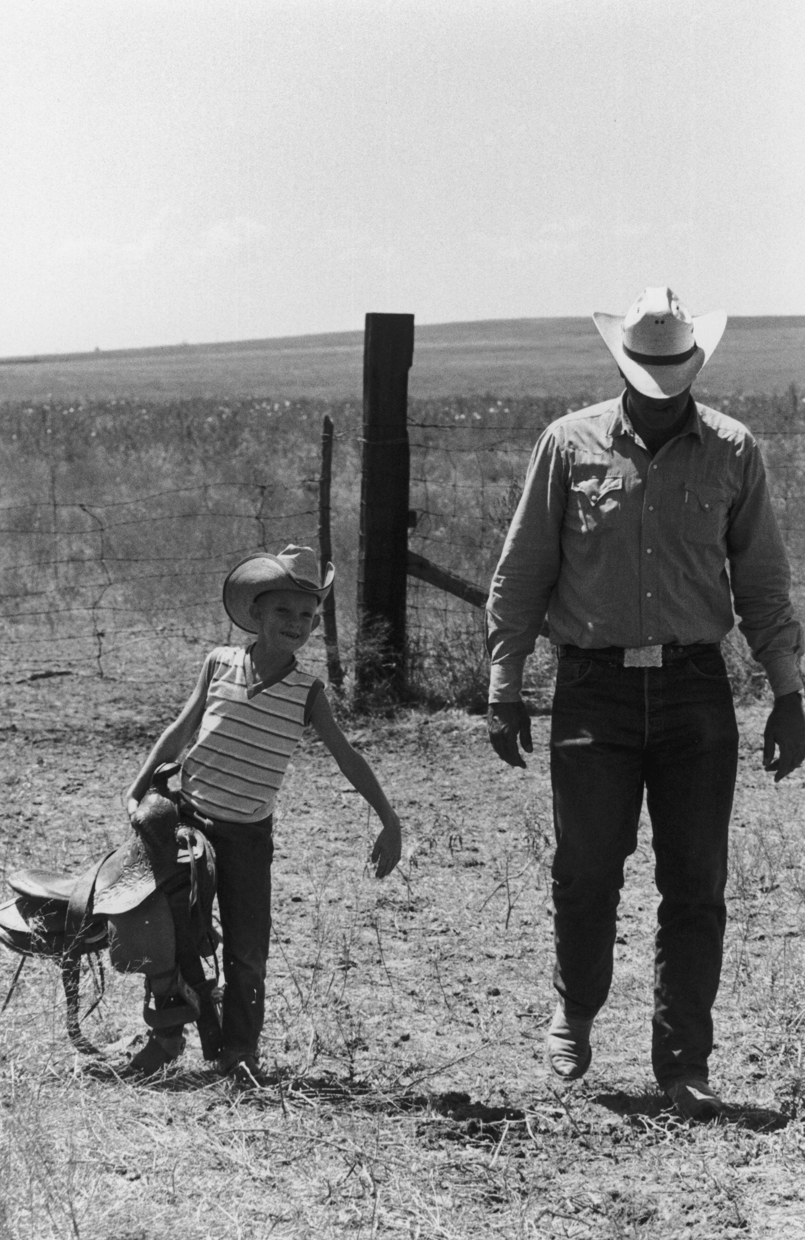 20 Vintage Photos Of Dads That Celebrate Fatherhood At Its Finest