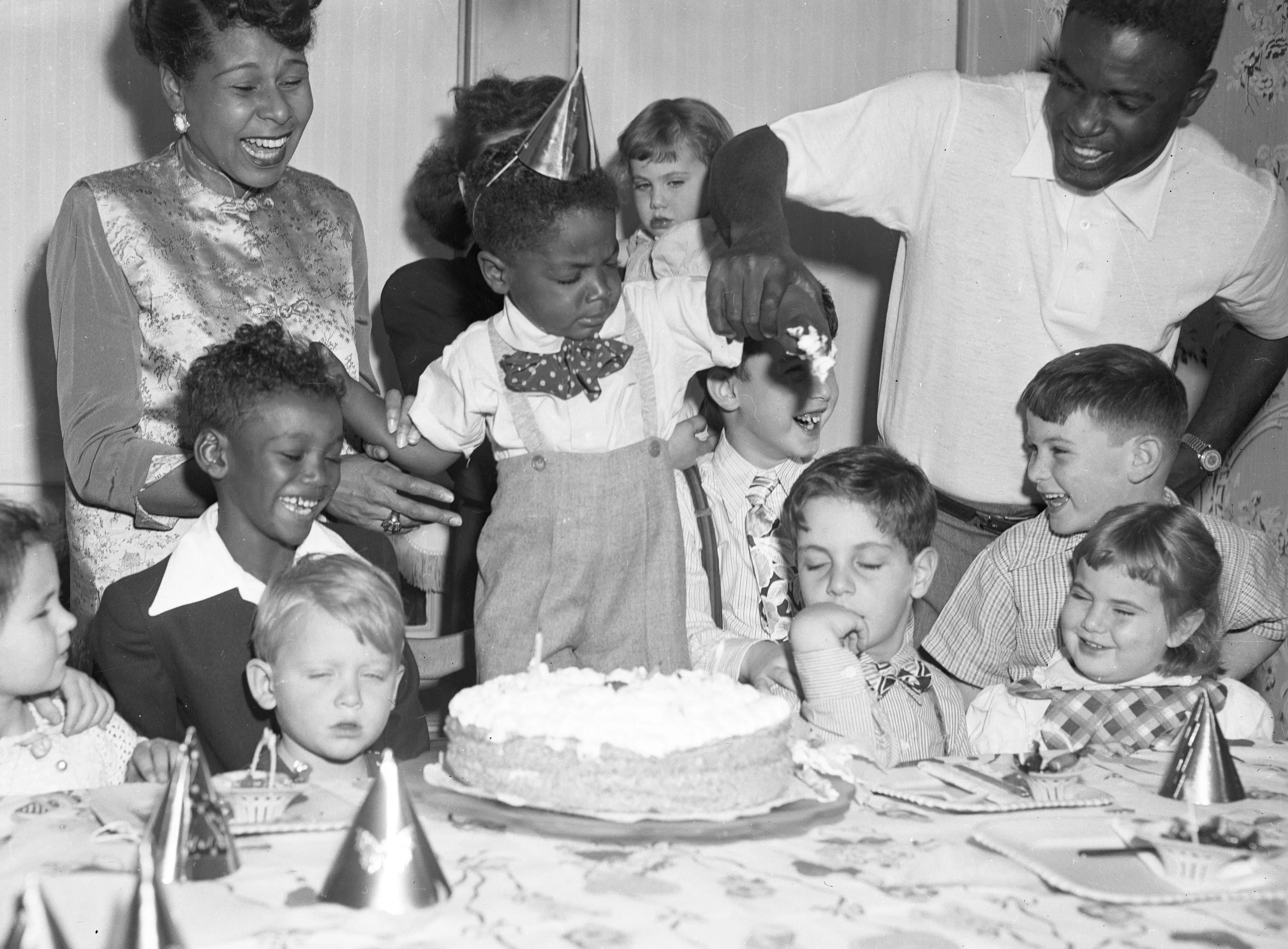 20 Vintage Photos Of Dads That Celebrate Fatherhood At Its Finest