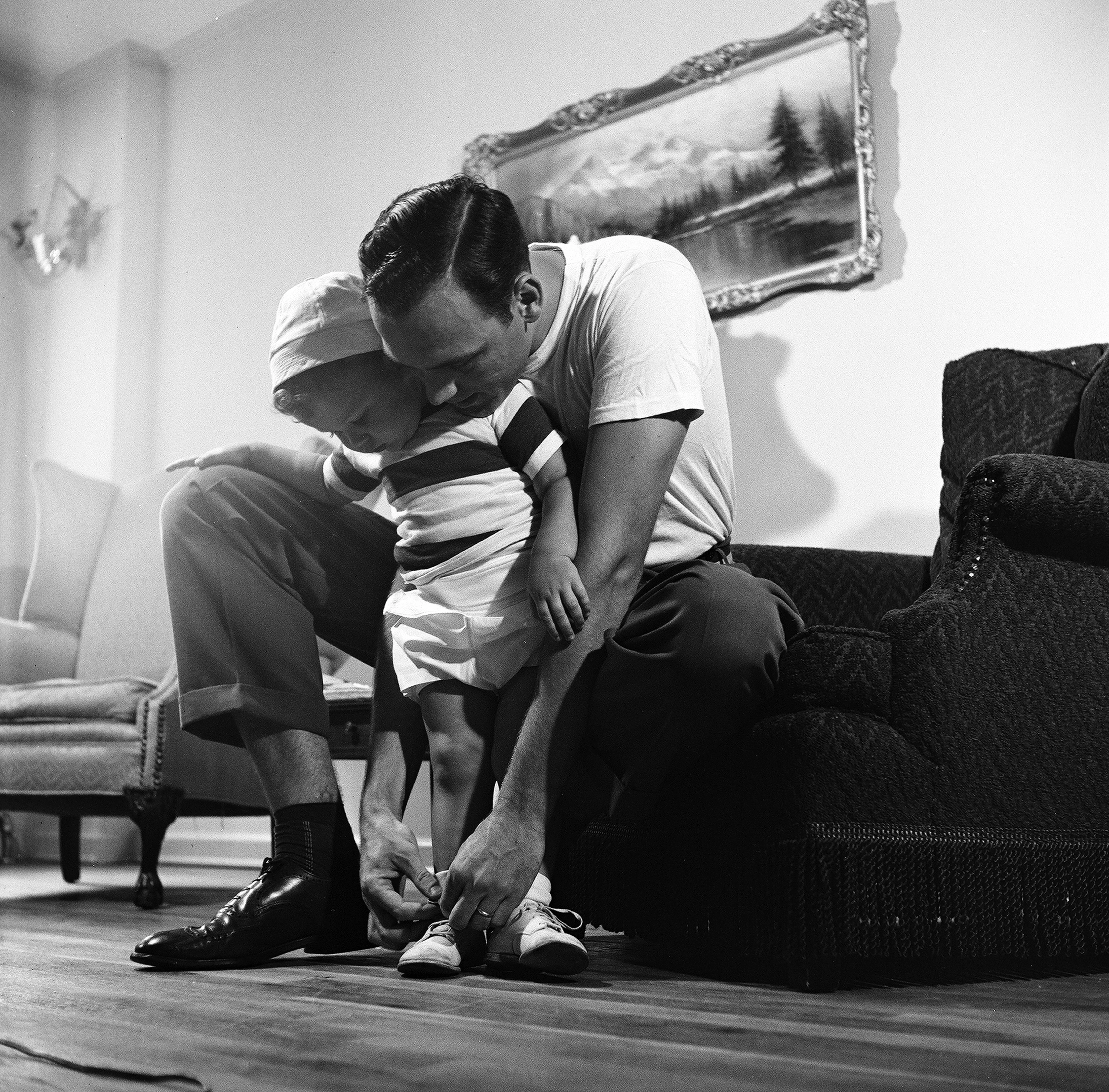 20 Vintage Photos Of Dads That Celebrate Fatherhood At Its Finest