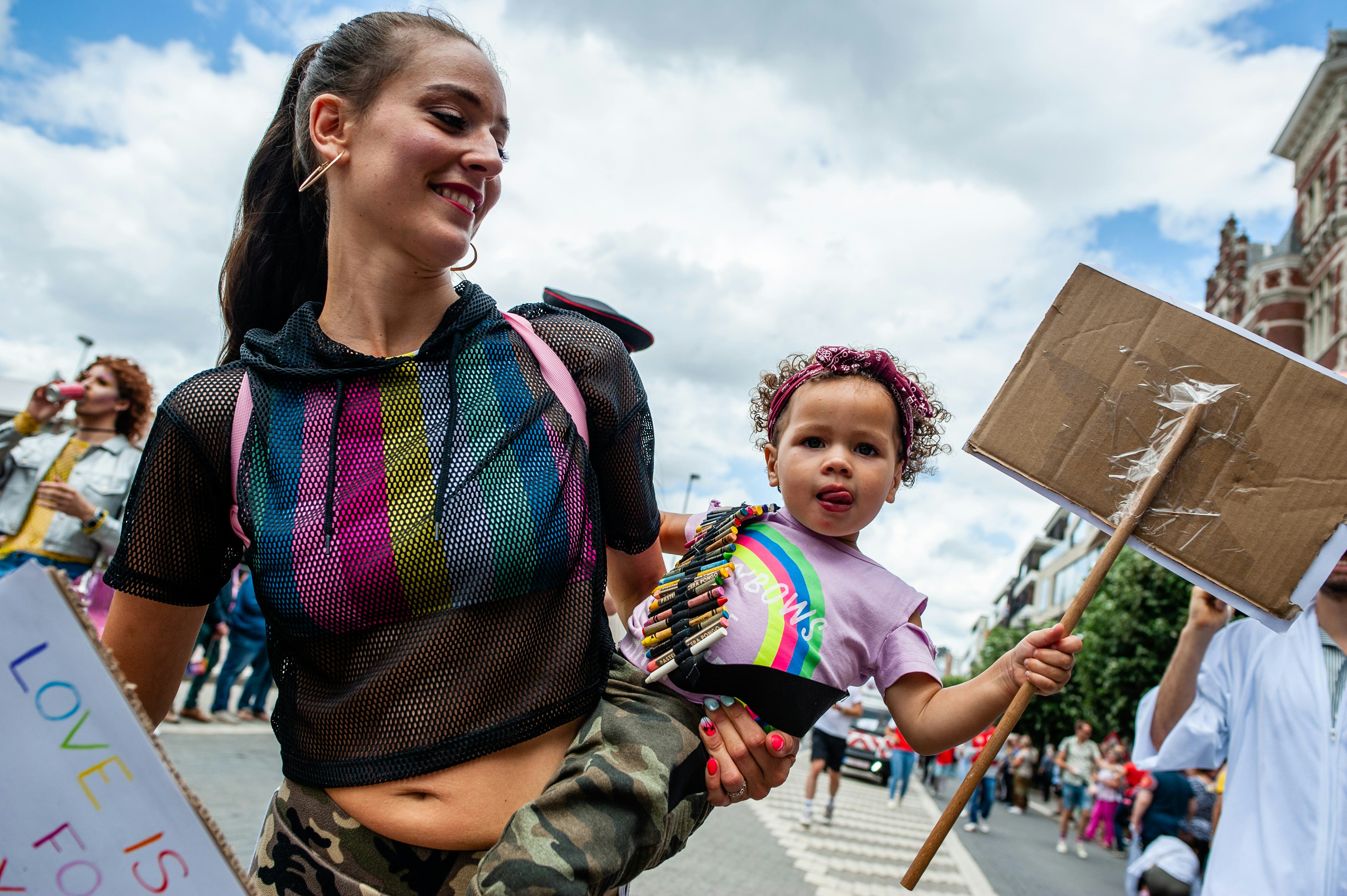 Beautiful Photos Of Parents & Kids Celebrating Pride Over The Years