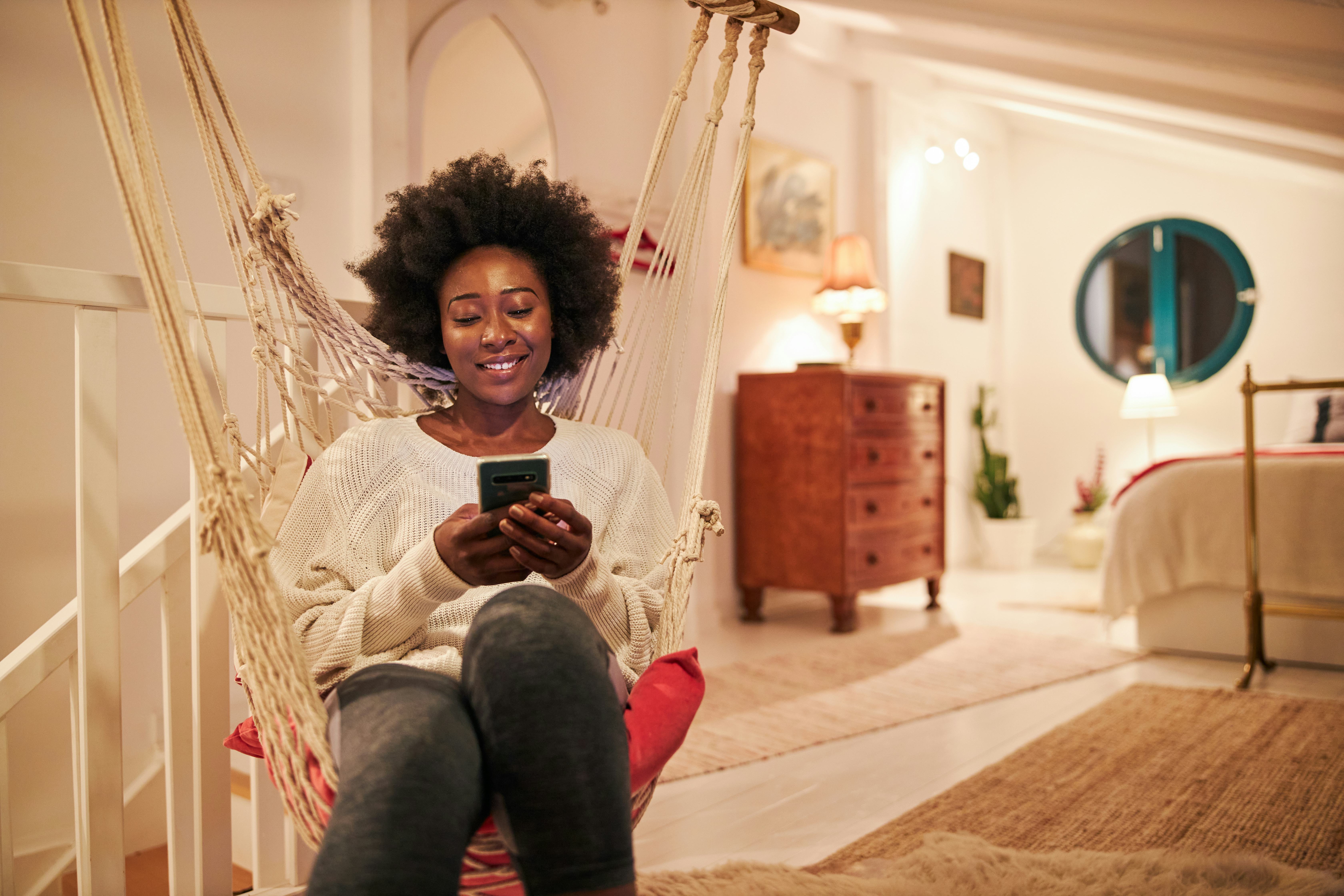 15 Messages To Send A Dating App Match When You Want To Move To Texting