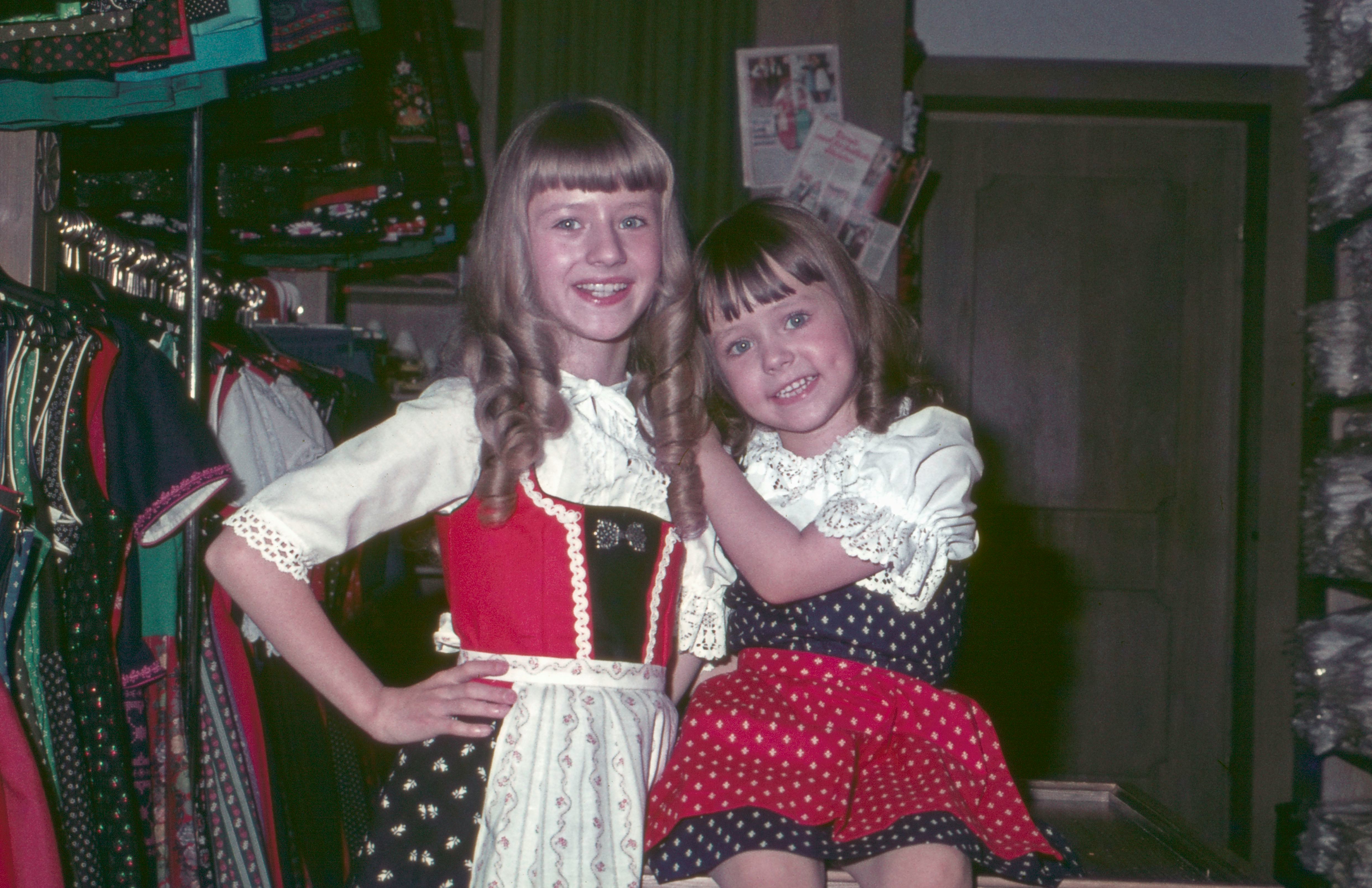 23 Vintage Photos Of Sisters That Prove Sisterly Bonds Last Forever