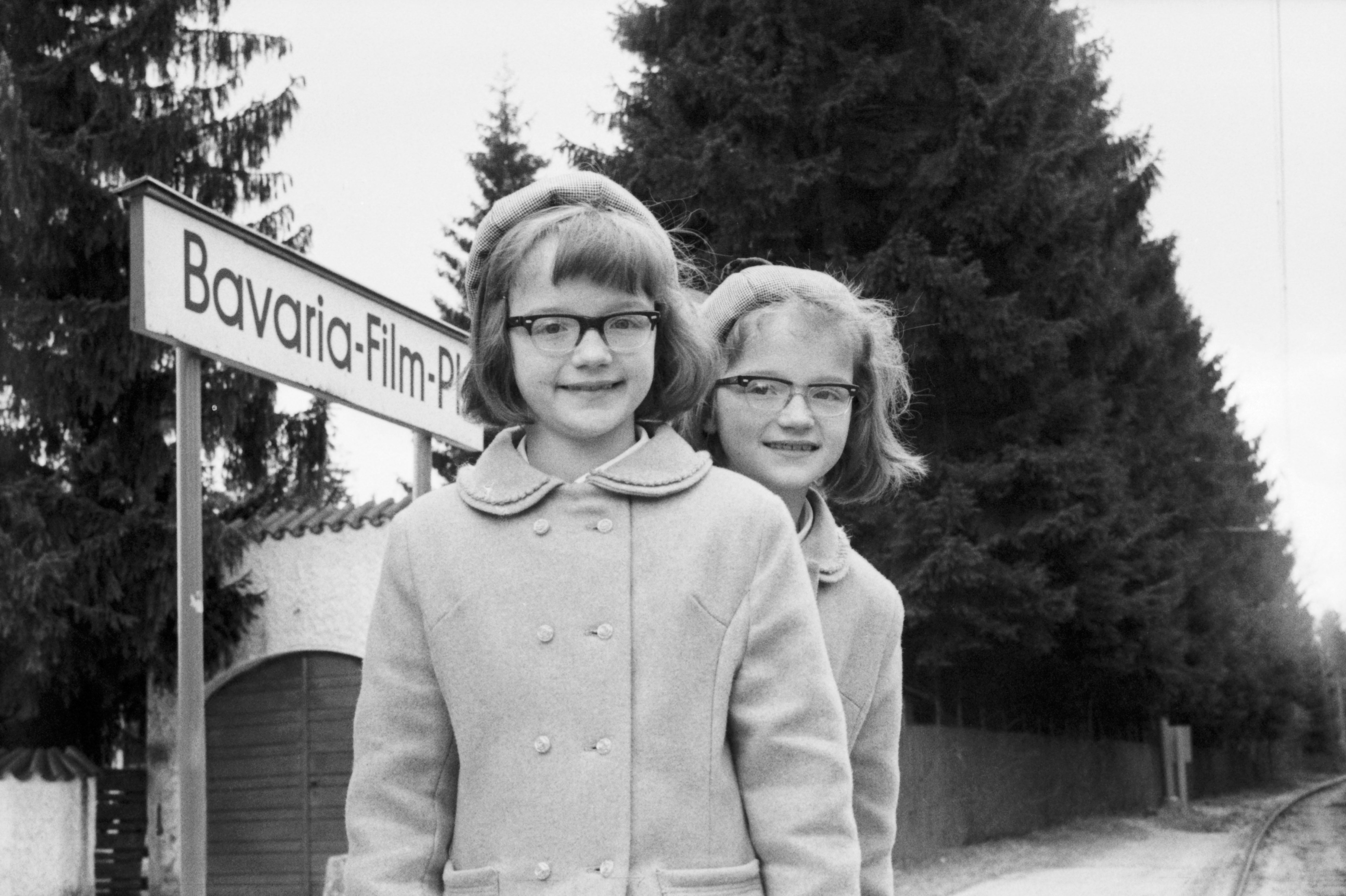 23 Vintage Photos Of Sisters That Prove Sisterly Bonds Last Forever