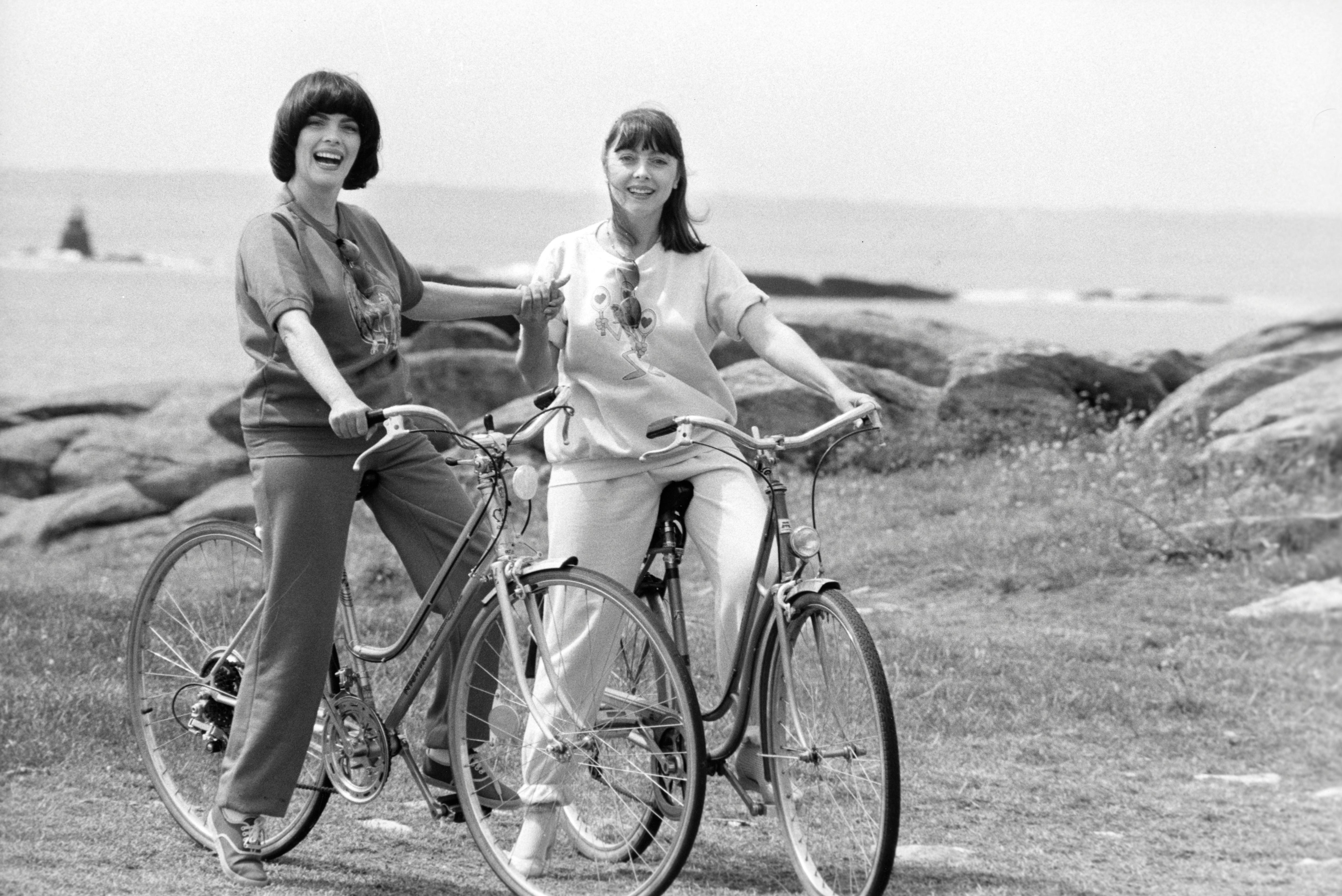 23 Vintage Photos Of Sisters That Prove Sisterly Bonds Last Forever