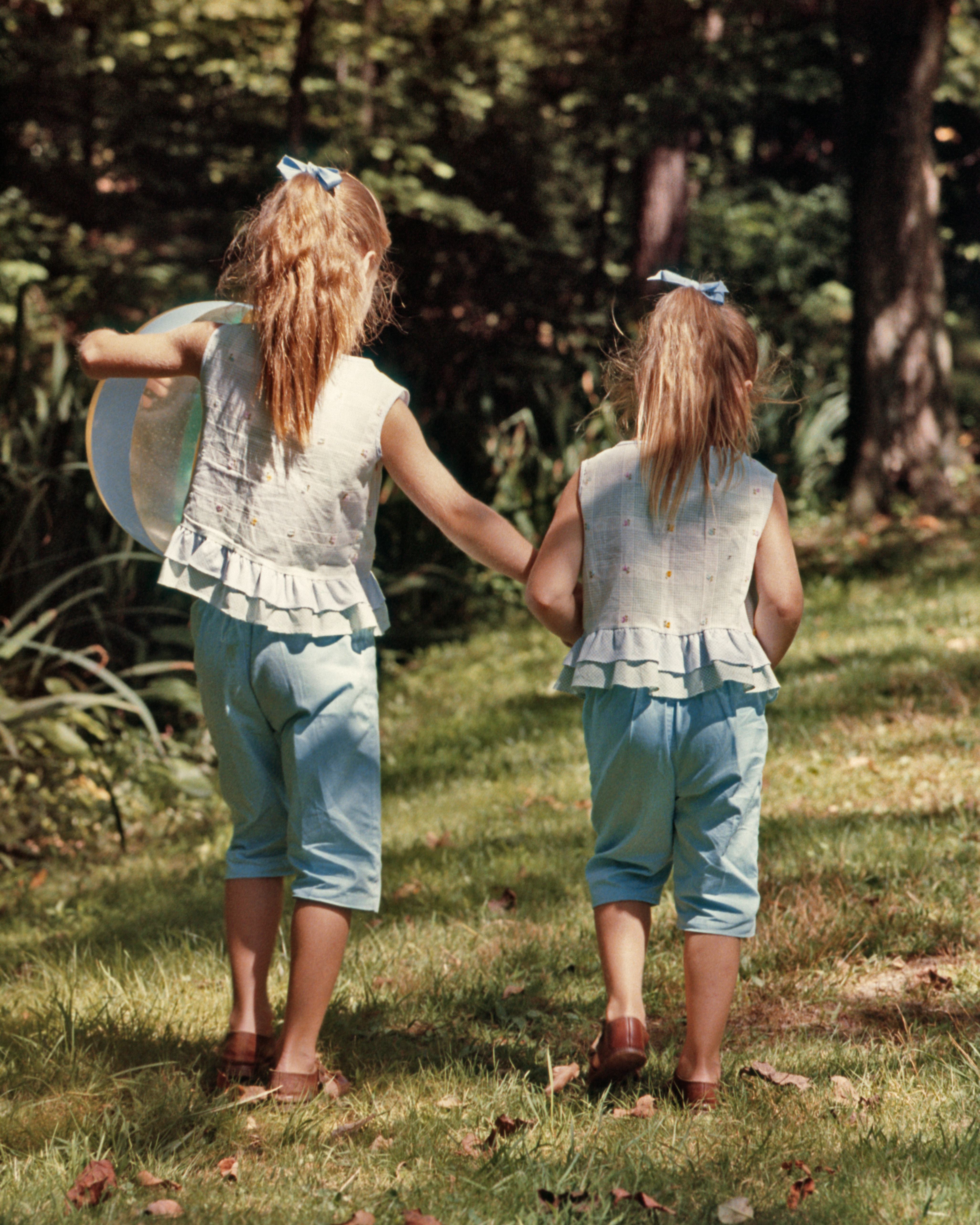 23 Vintage Photos Of Sisters That Prove Sisterly Bonds Last Forever