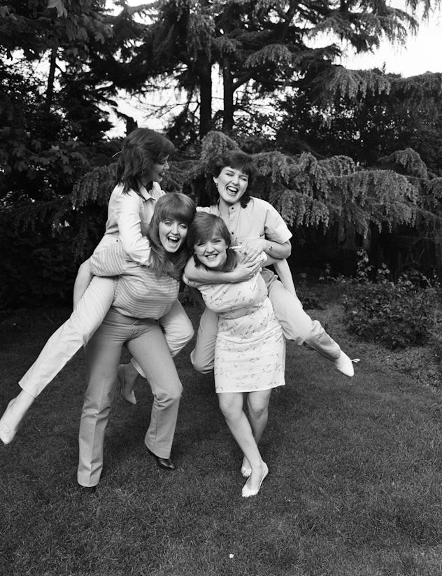 23 Vintage Photos Of Sisters That Prove Sisterly Bonds Last Forever